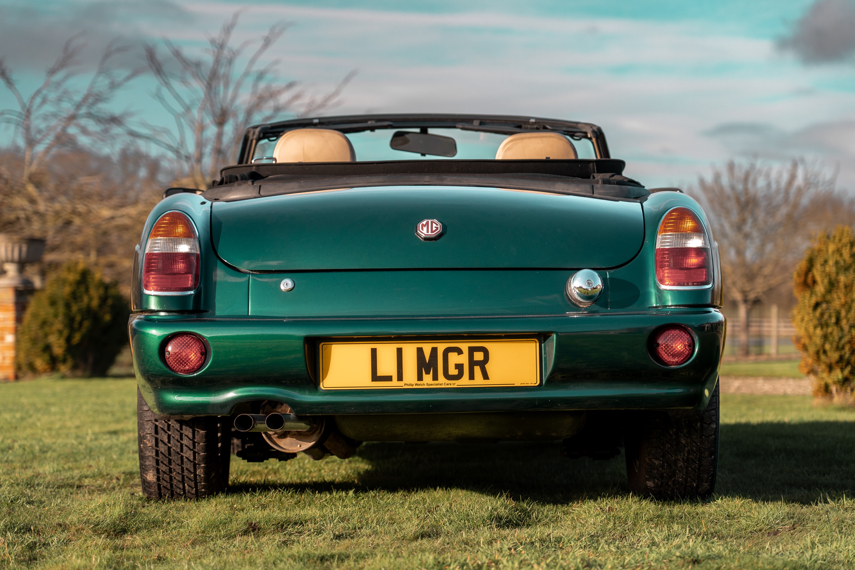 Lot 24 - 1994 MG RV8