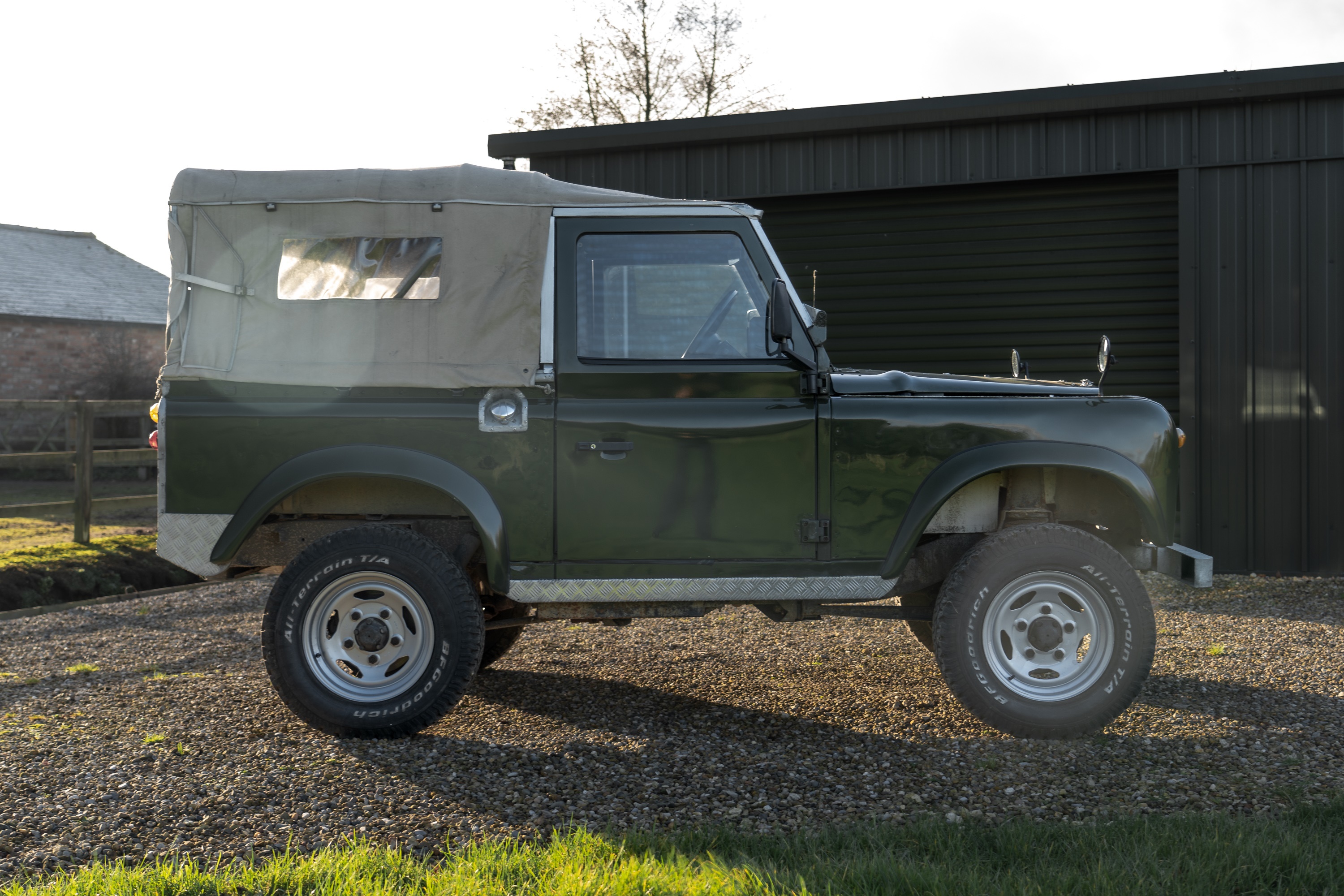 Lot 25 - 1965/2006 Land Rover / Range Rover 'Series