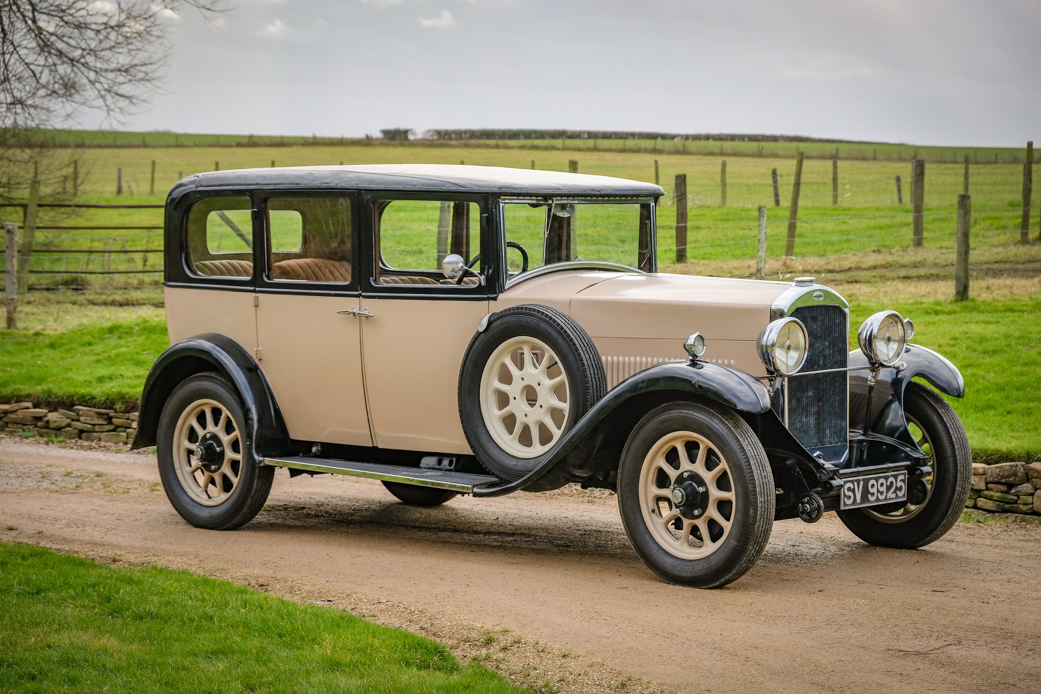Lot 10 - 1929 Humber 16/50 Saloon