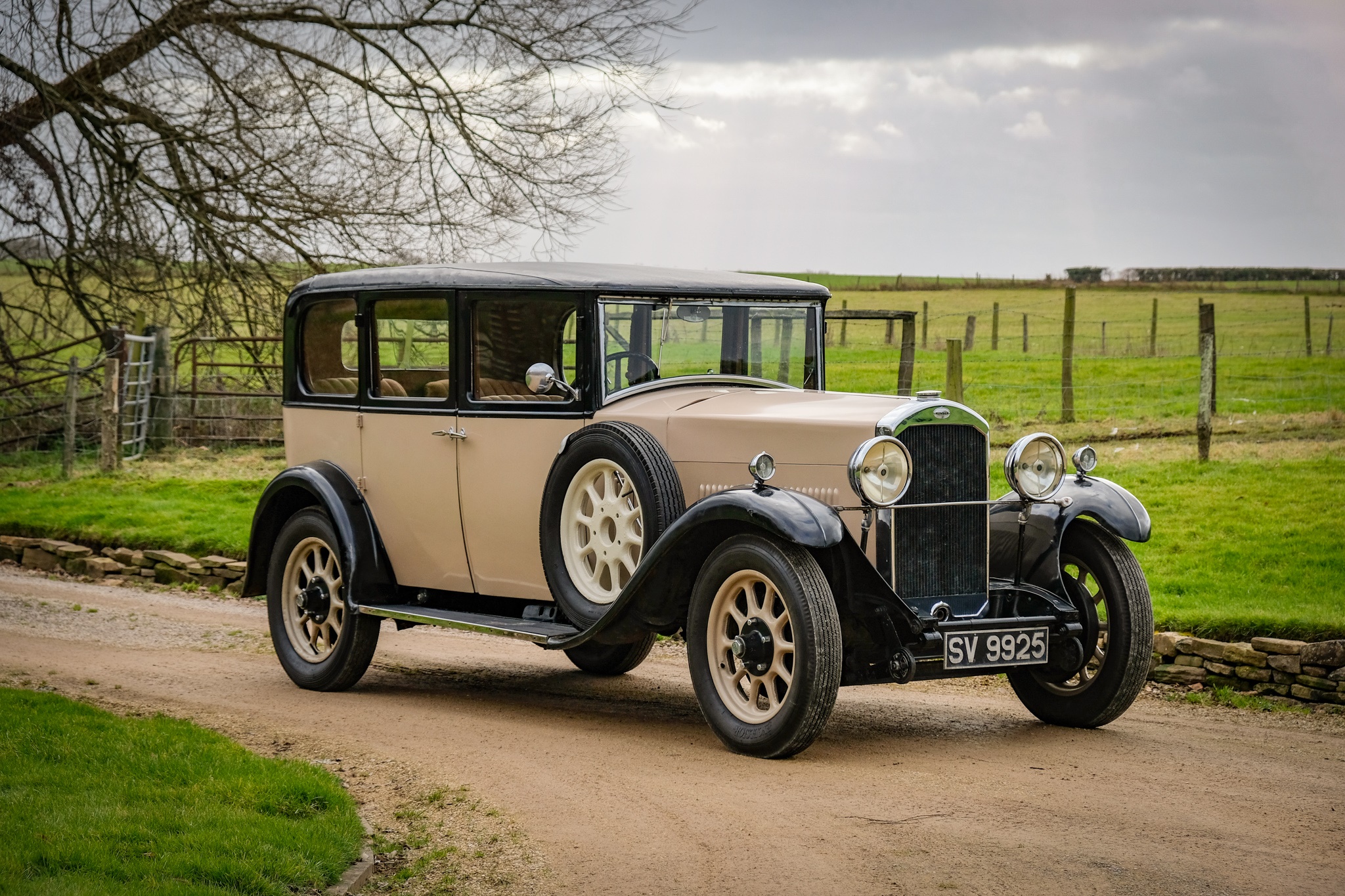 Lot 10 - 1929 Humber 16/50 Saloon