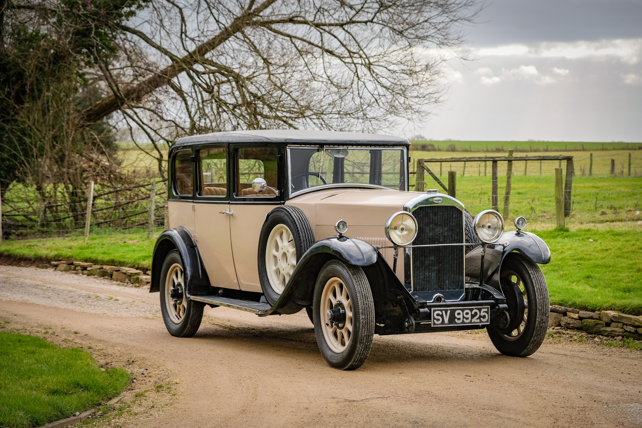 Lot 10 - 1929 Humber 16/50 Saloon