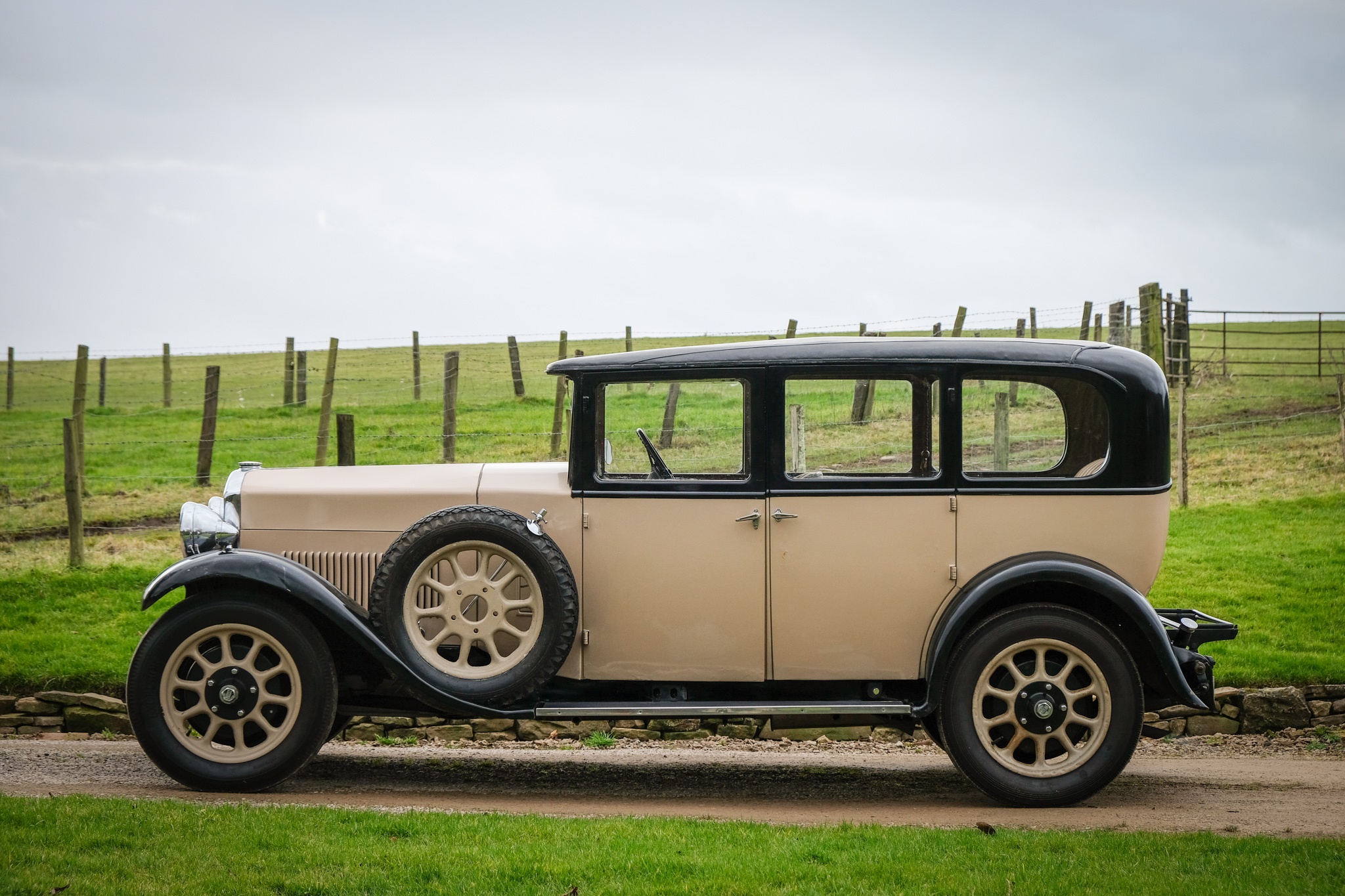 Lot 10 - 1929 Humber 16/50 Saloon