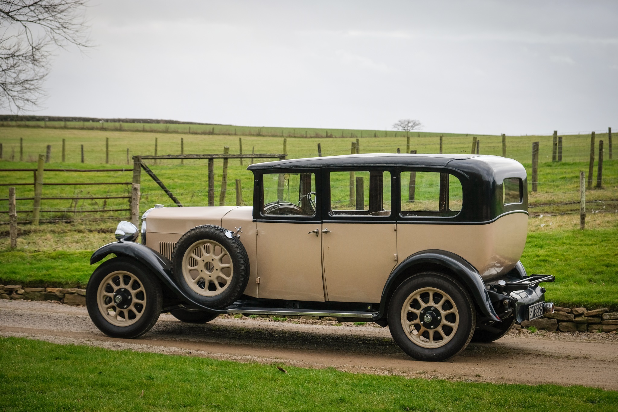 Lot 10 - 1929 Humber 16/50 Saloon