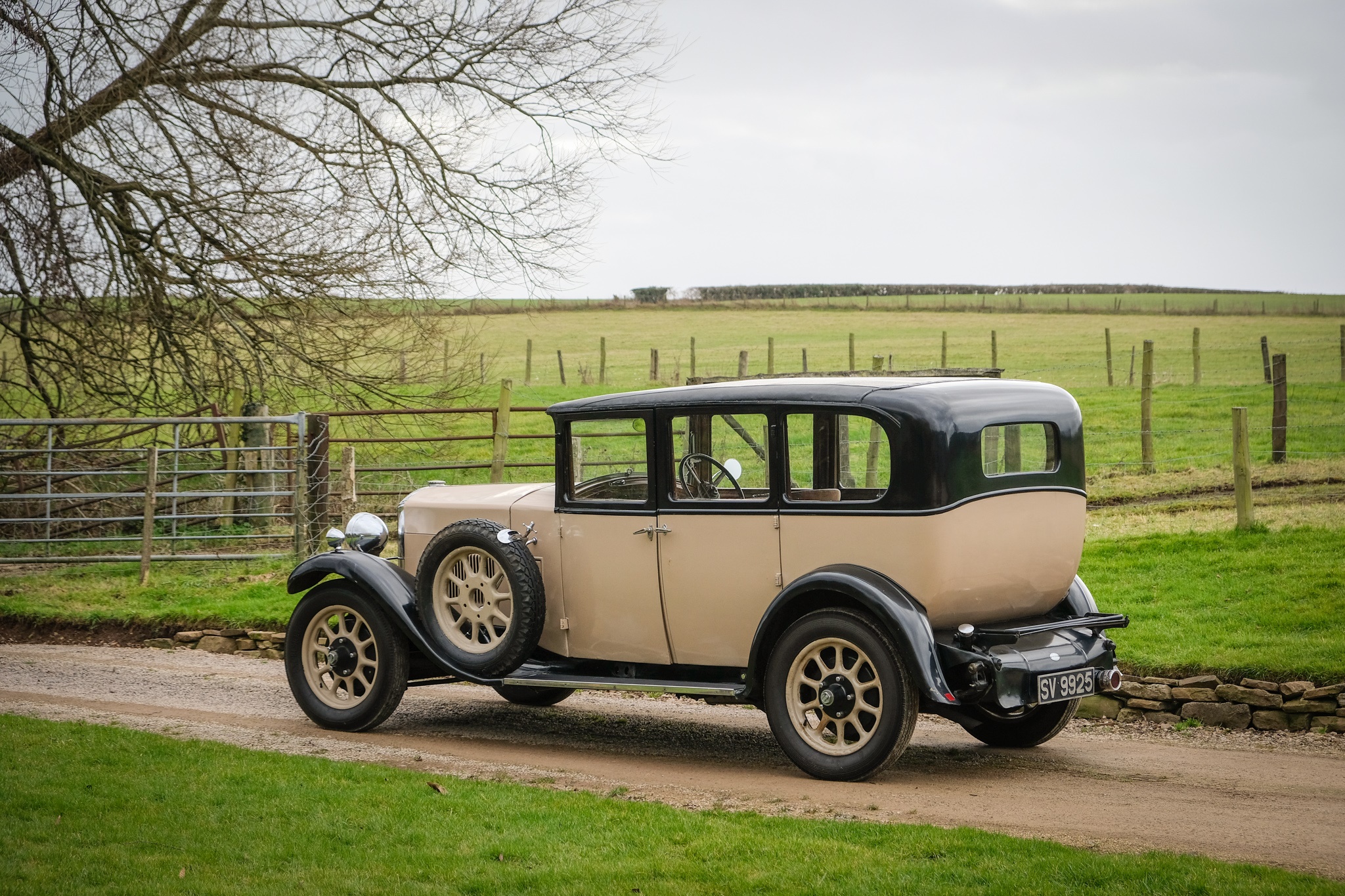 Lot 10 - 1929 Humber 16/50 Saloon