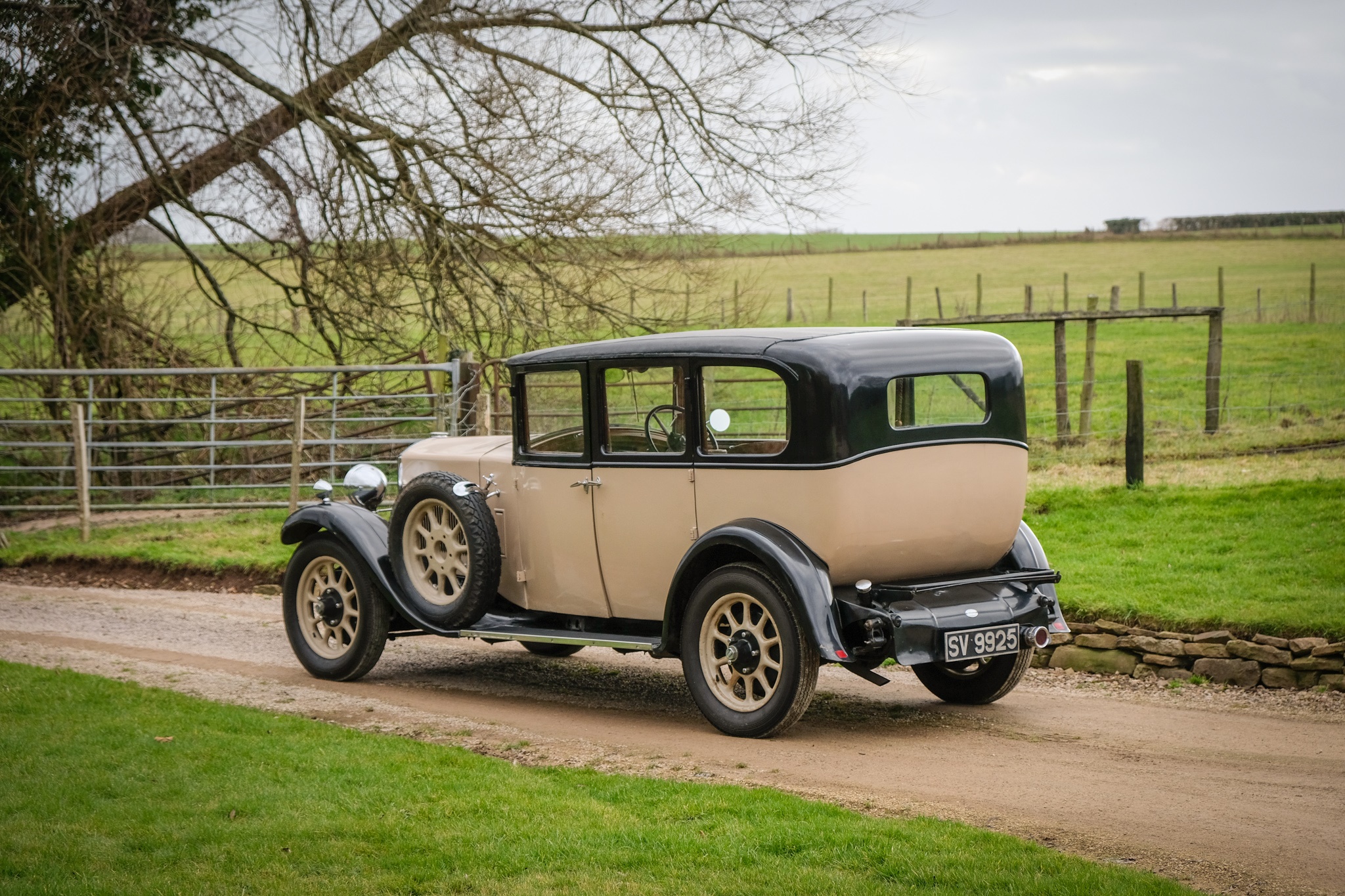 Lot 10 - 1929 Humber 16/50 Saloon