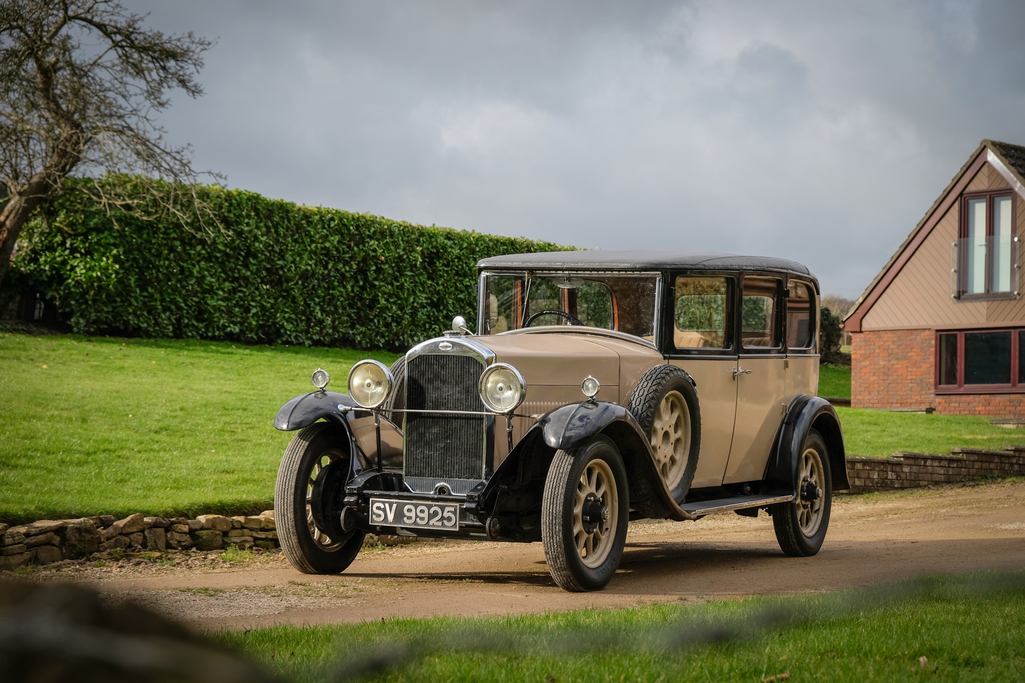 Lot 10 - 1929 Humber 16/50 Saloon