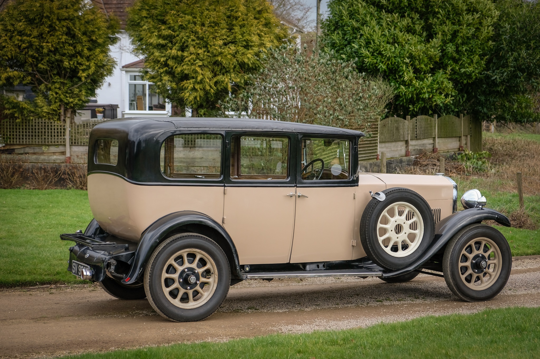 Lot 10 - 1929 Humber 16/50 Saloon