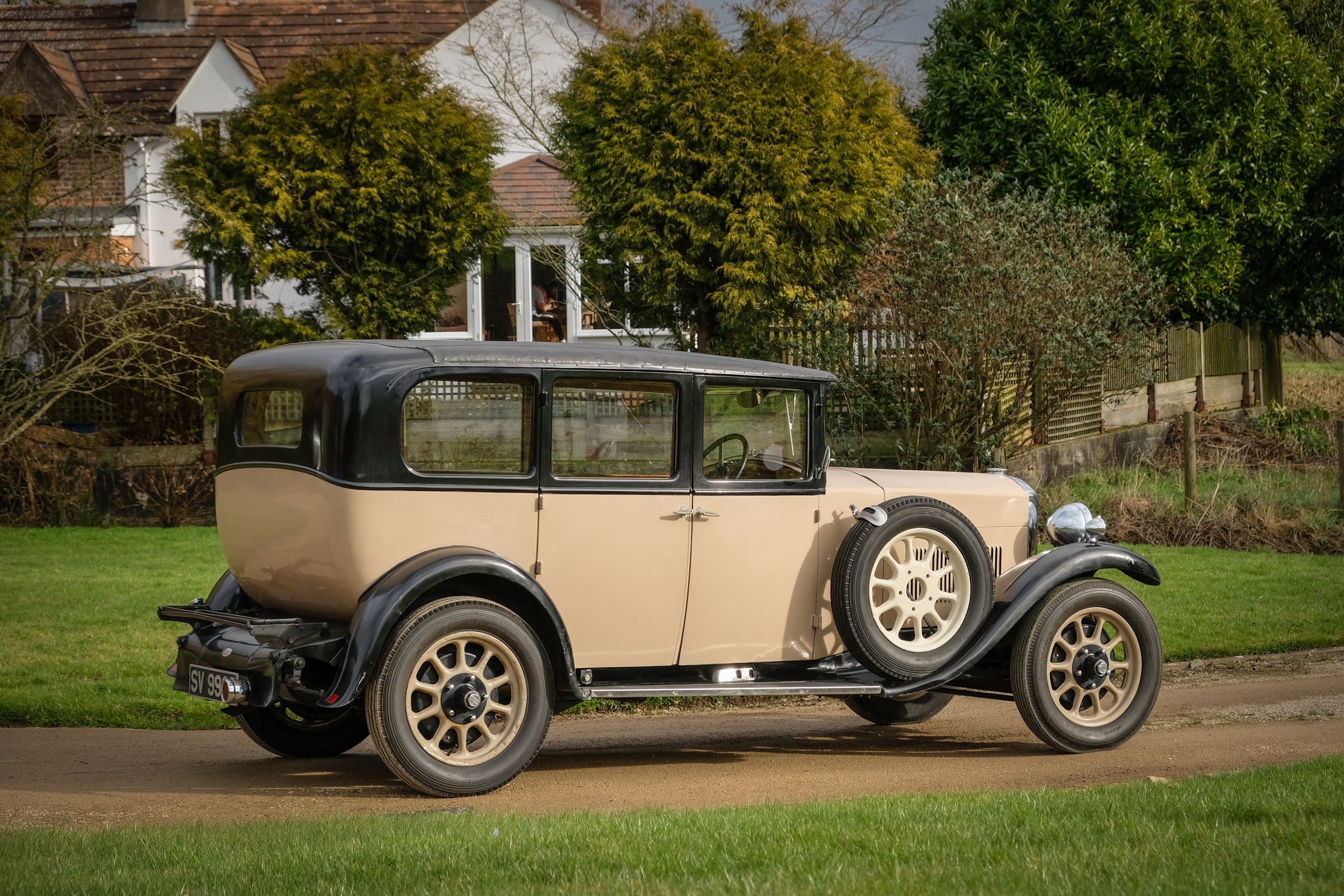 Lot 10 - 1929 Humber 16/50 Saloon