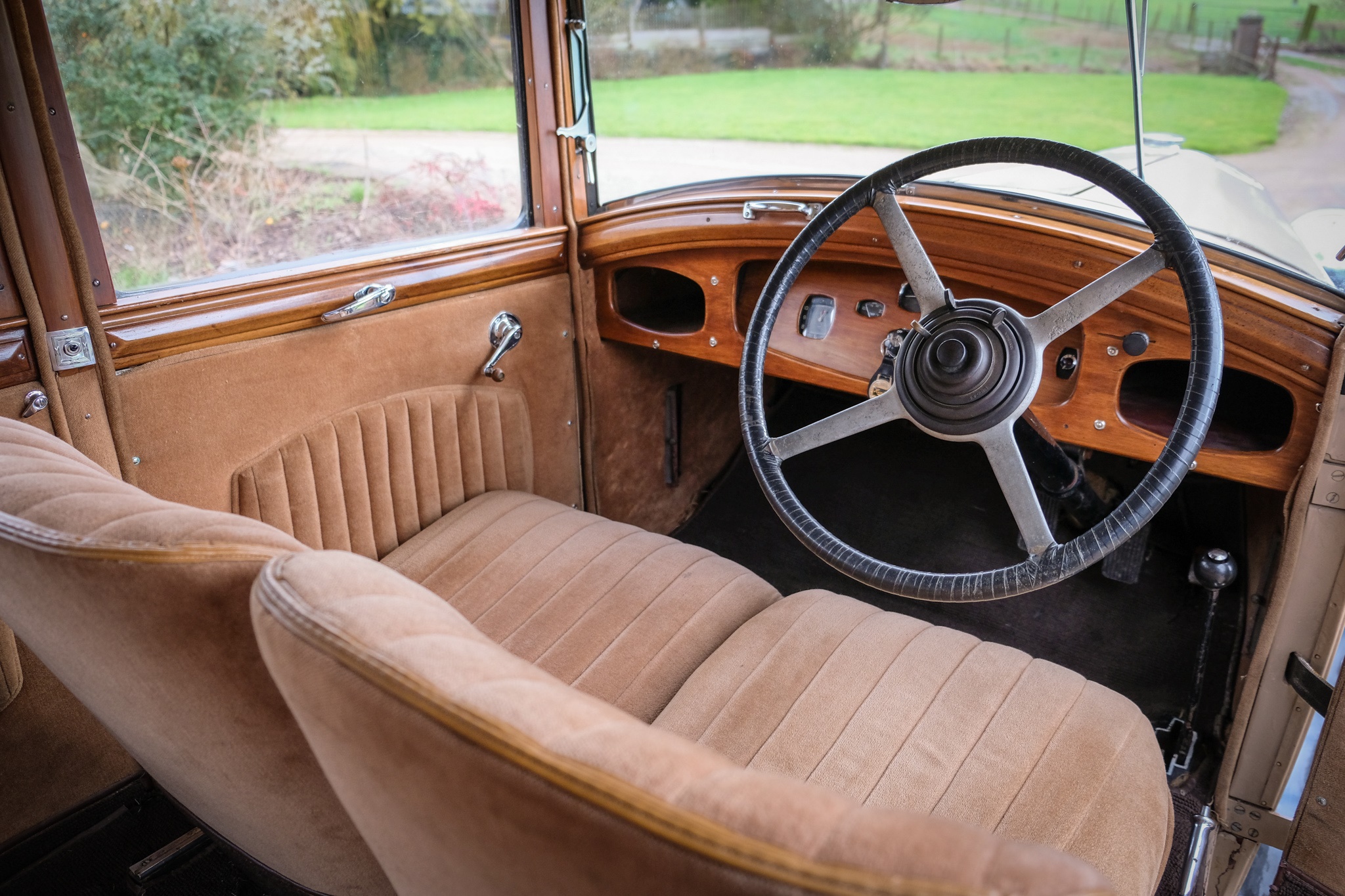 Lot 10 - 1929 Humber 16/50 Saloon