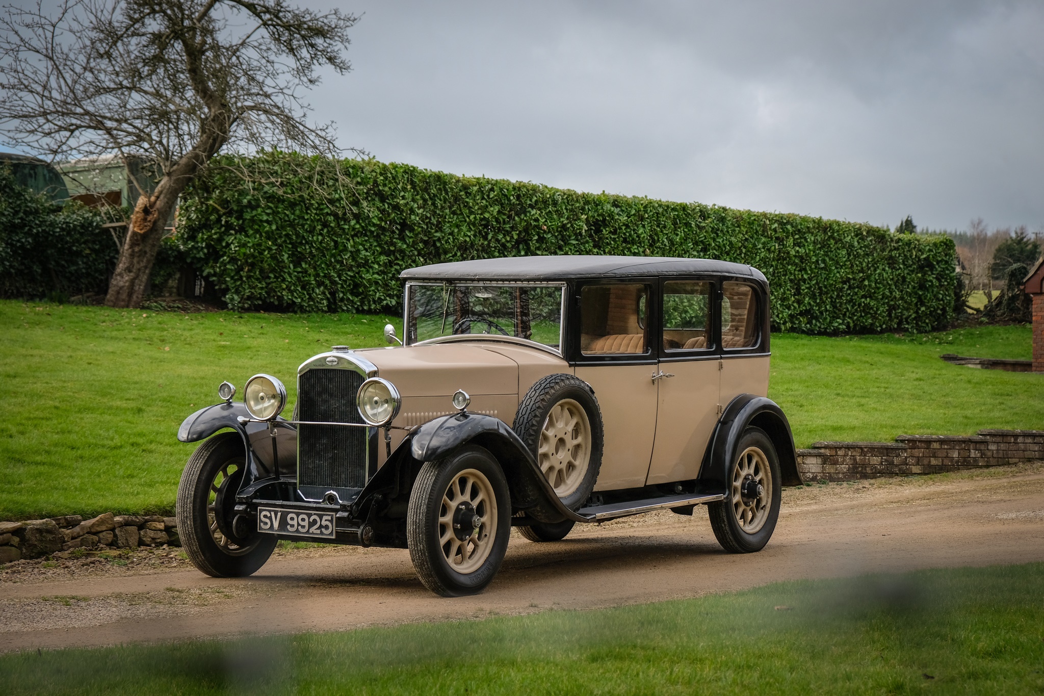 Lot 10 - 1929 Humber 16/50 Saloon