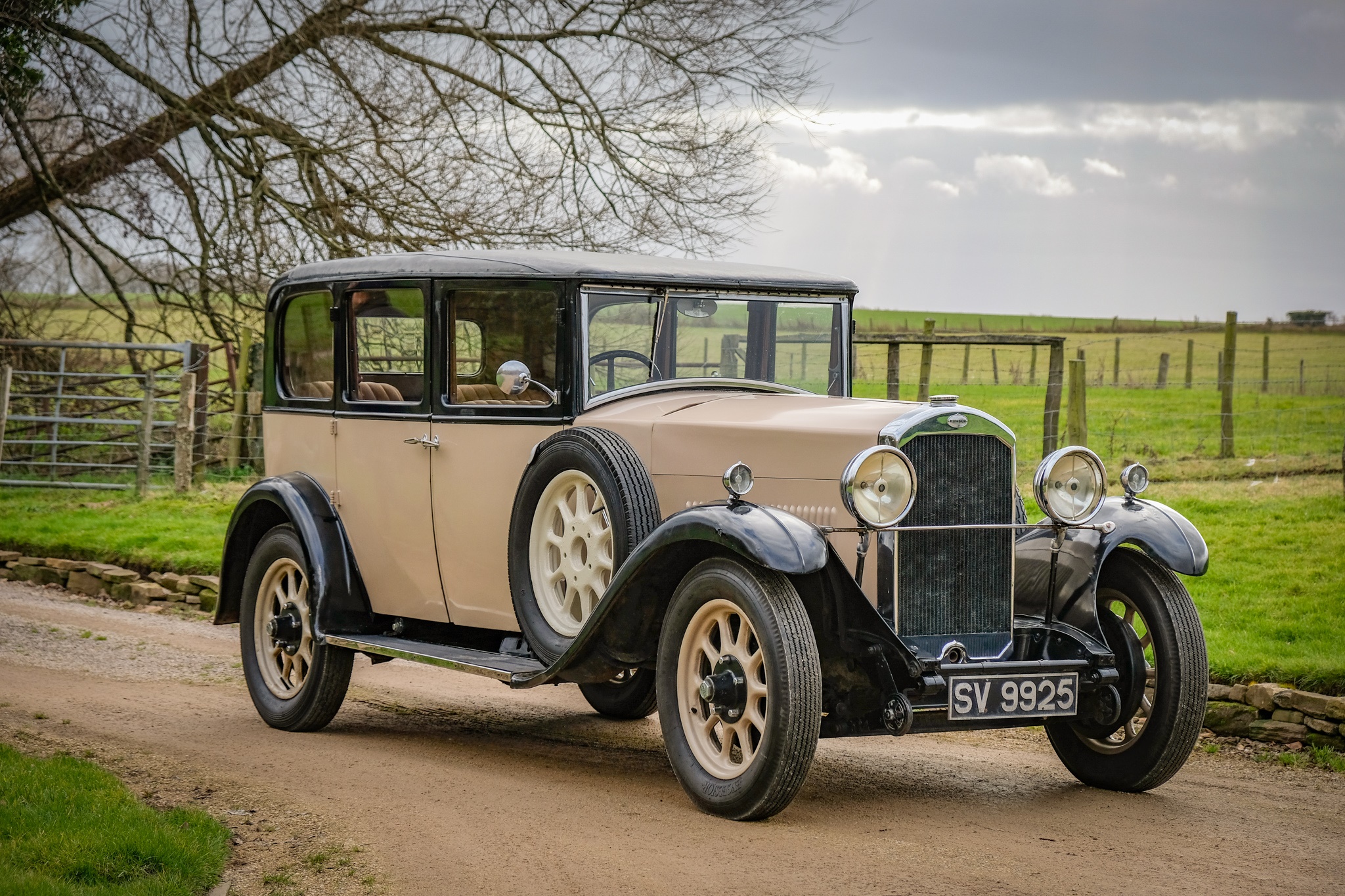 Lot 10 - 1929 Humber 16/50 Saloon