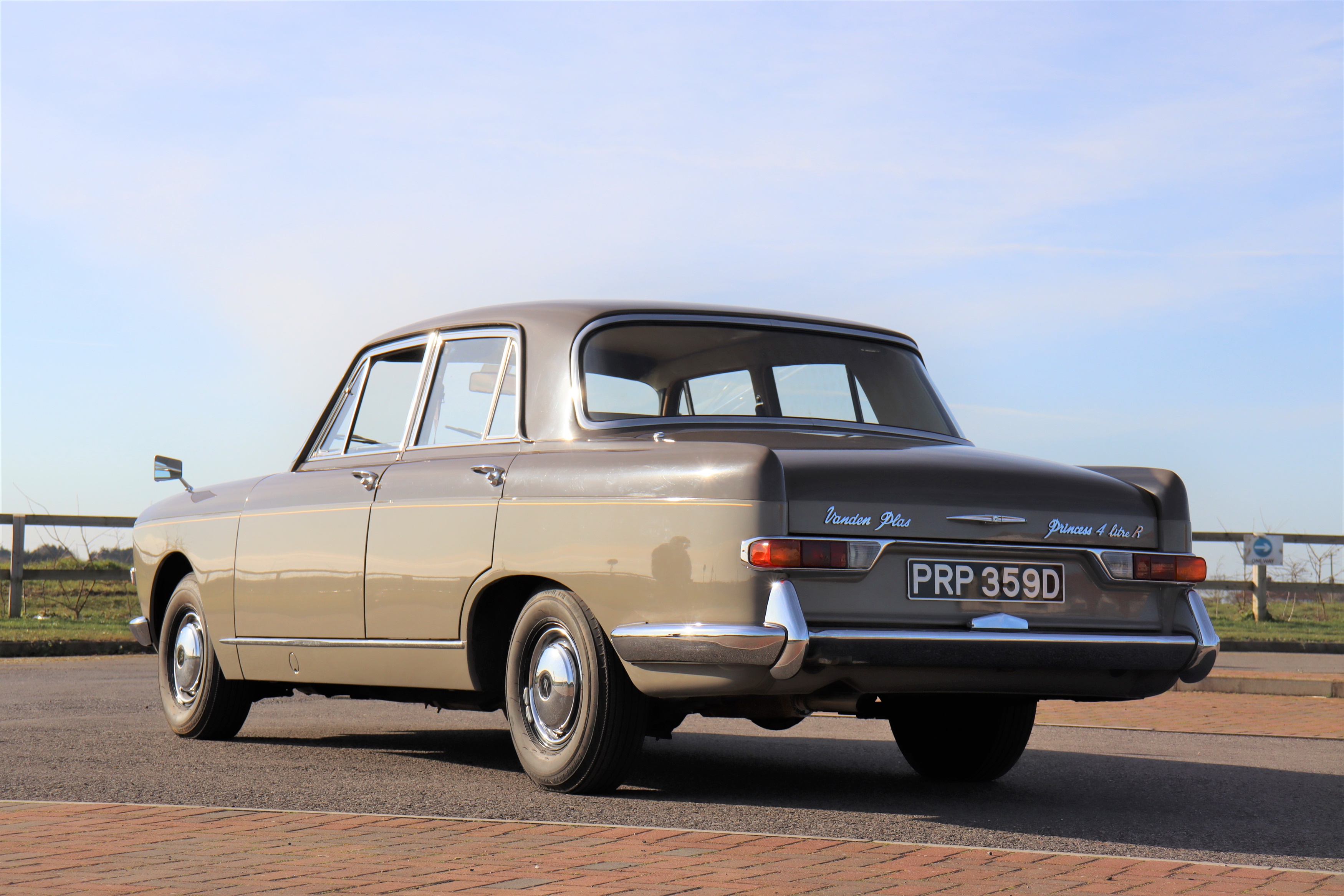 Lot 33 - 1966 Vanden Plas Princess 4-Litre R