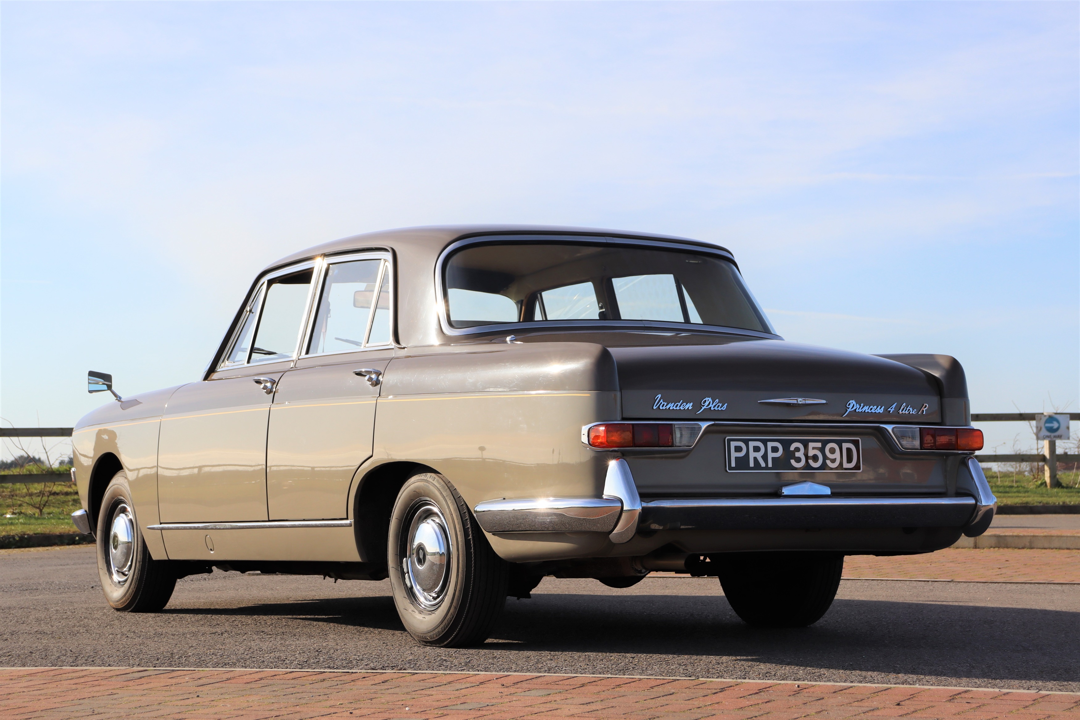 Lot 33 - 1966 Vanden Plas Princess 4-Litre R