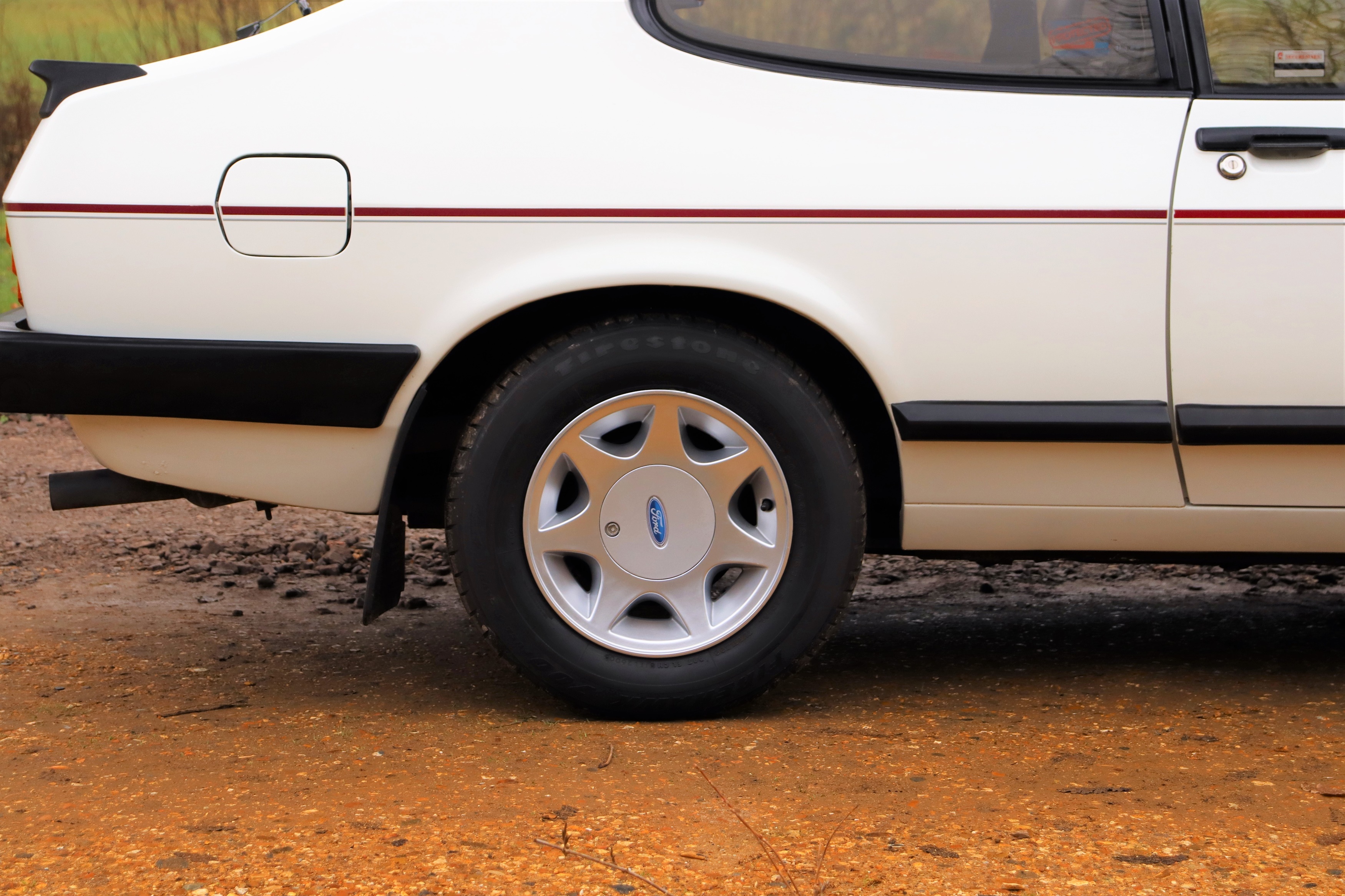 Lot 48 - 1987 Ford Capri 2.8i Special