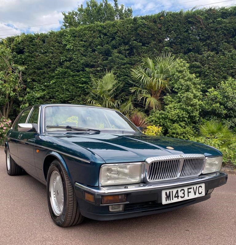 Lot 46 - 1994 Daimler Double Six Majestic