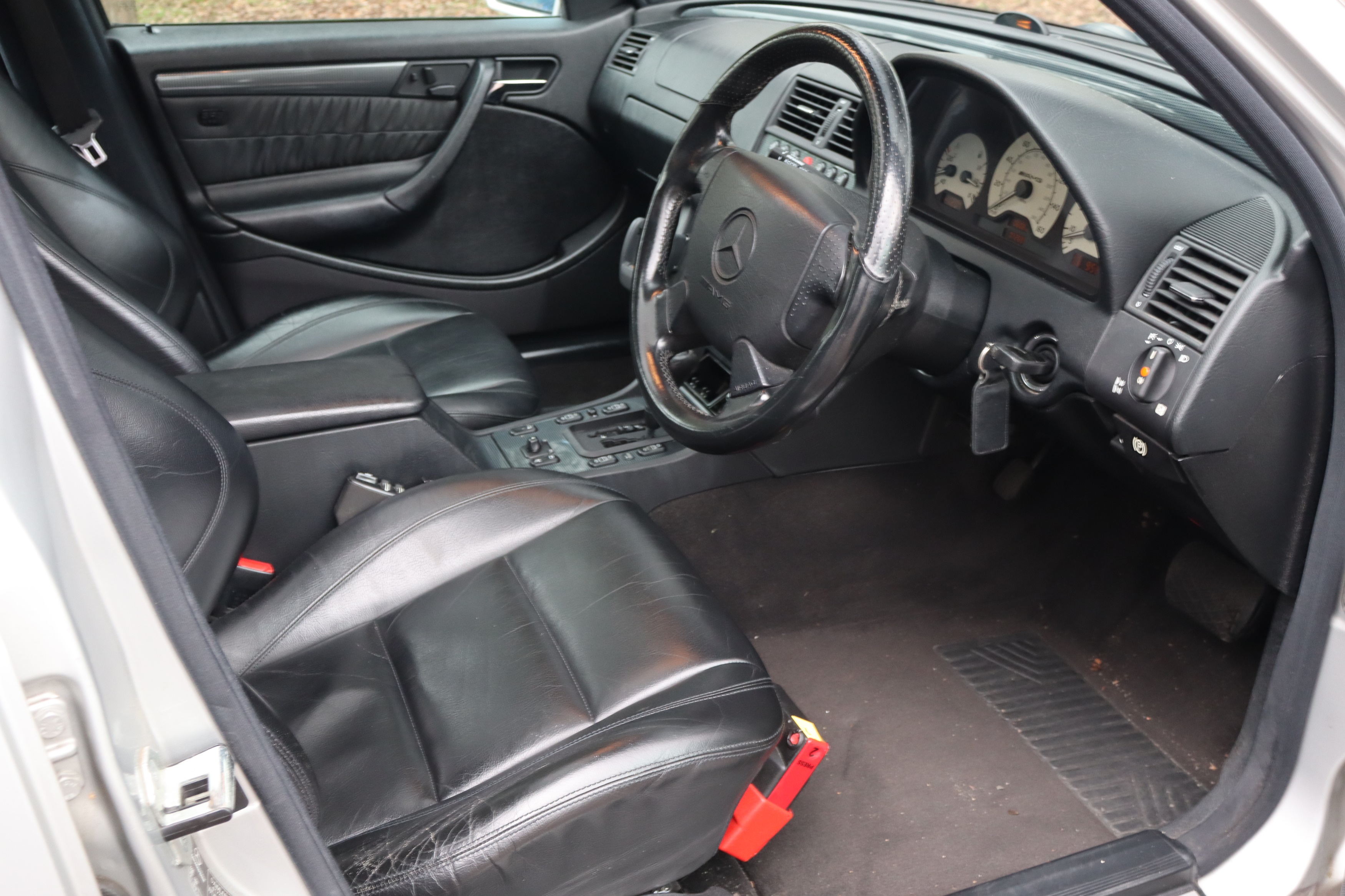 Lot 60 - 2000 Mercedes-Benz C43 AMG Estate