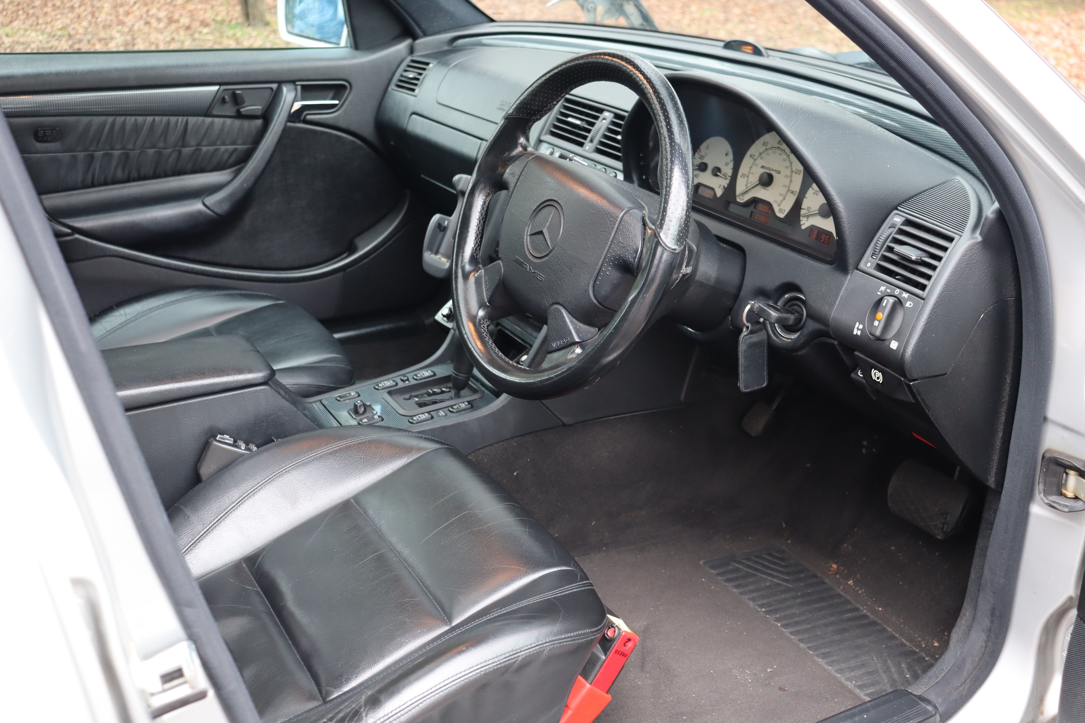 Lot 60 - 2000 Mercedes-Benz C43 AMG Estate