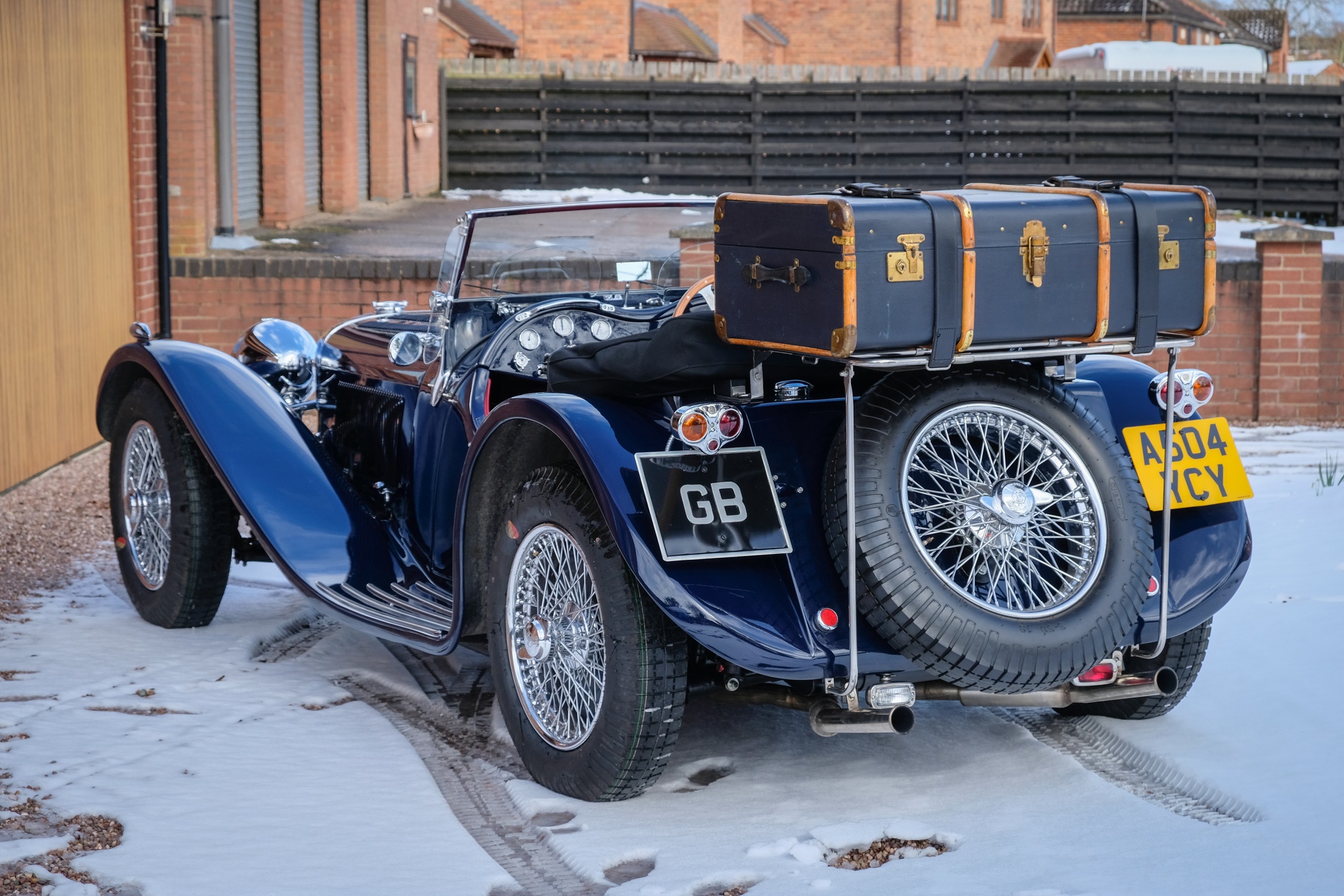 Lot 14 - 2011 Suffolk SS100