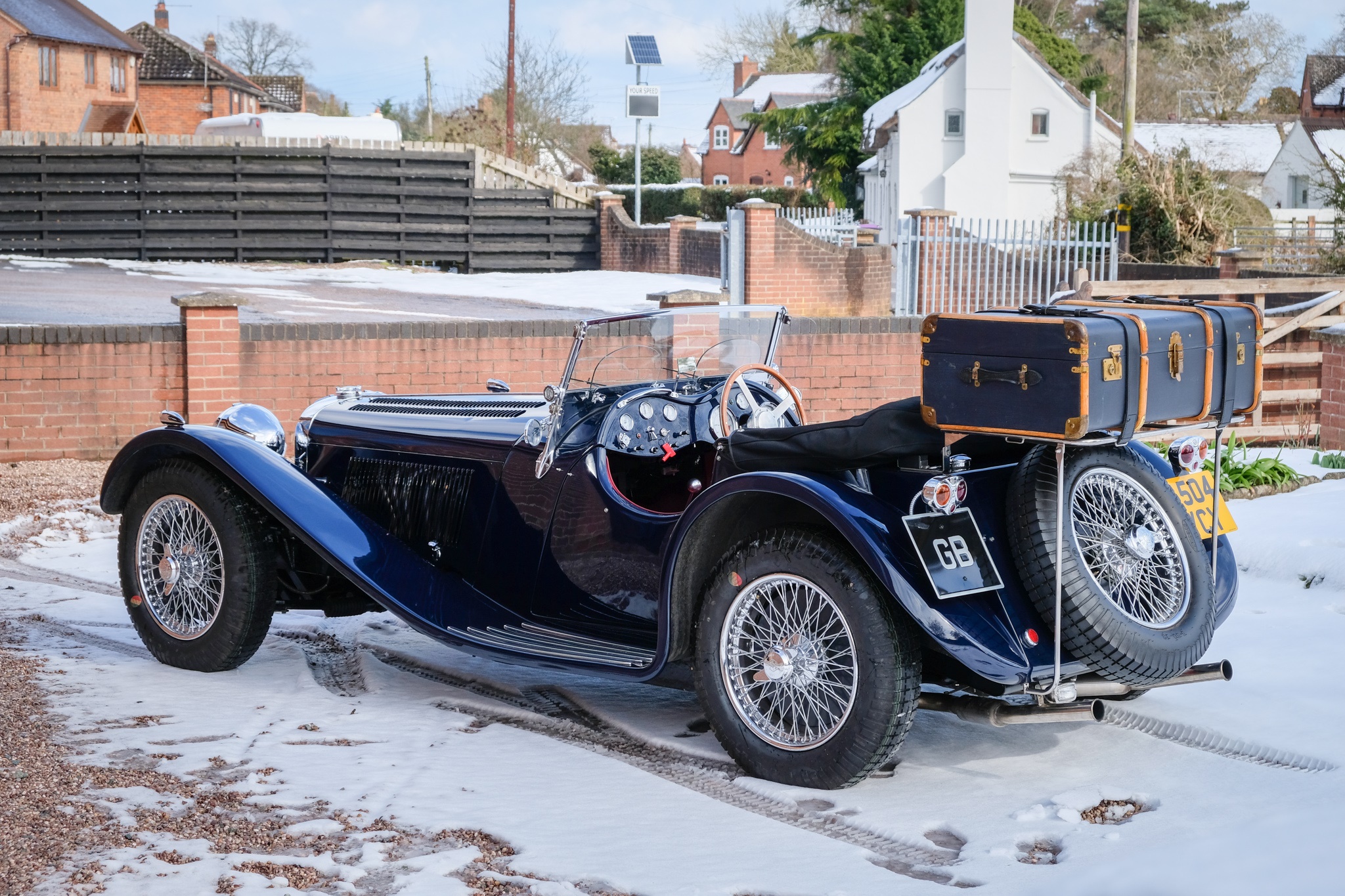 Lot 14 - 2011 Suffolk SS100