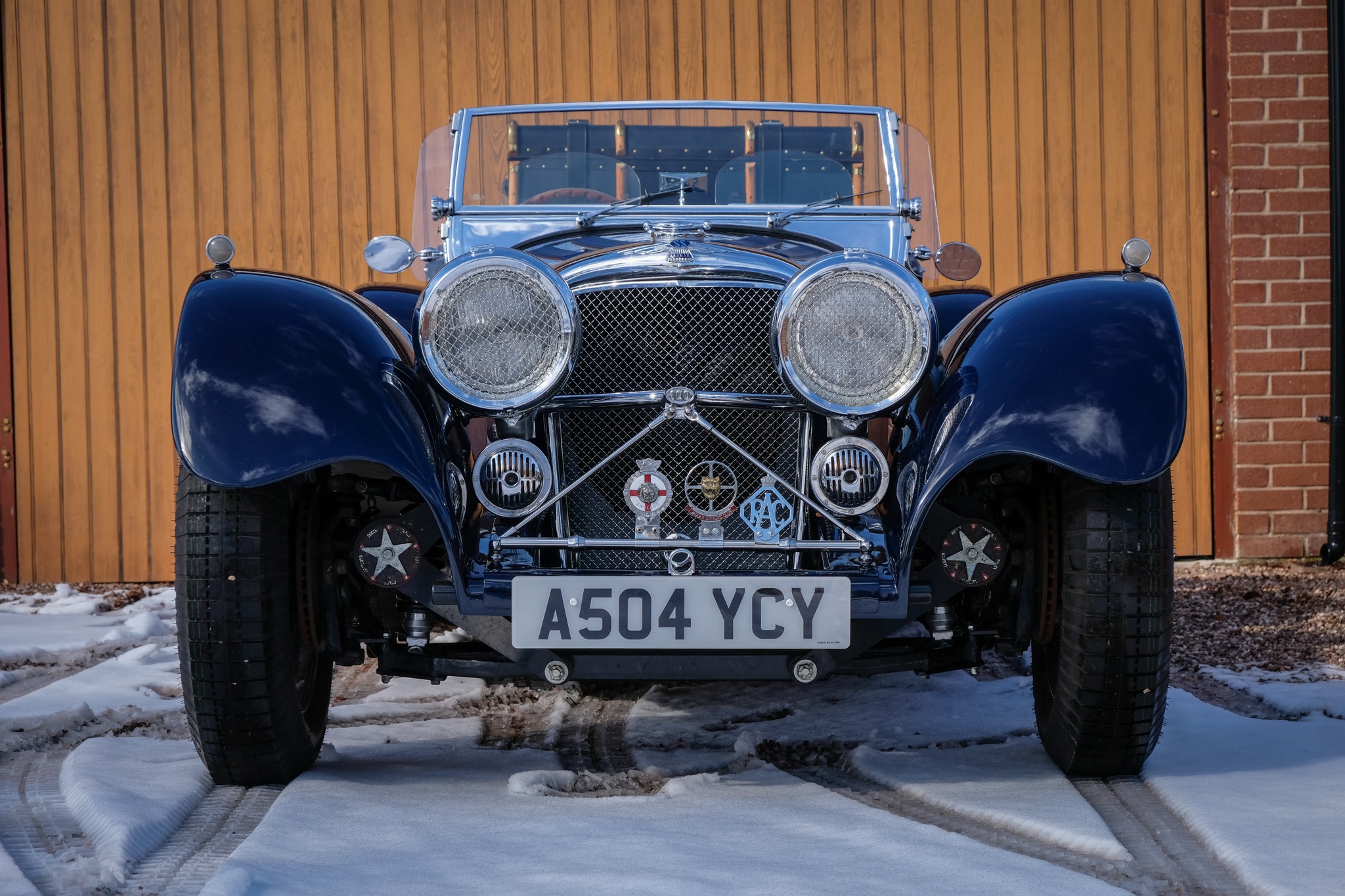 Lot 14 - 2011 Suffolk SS100