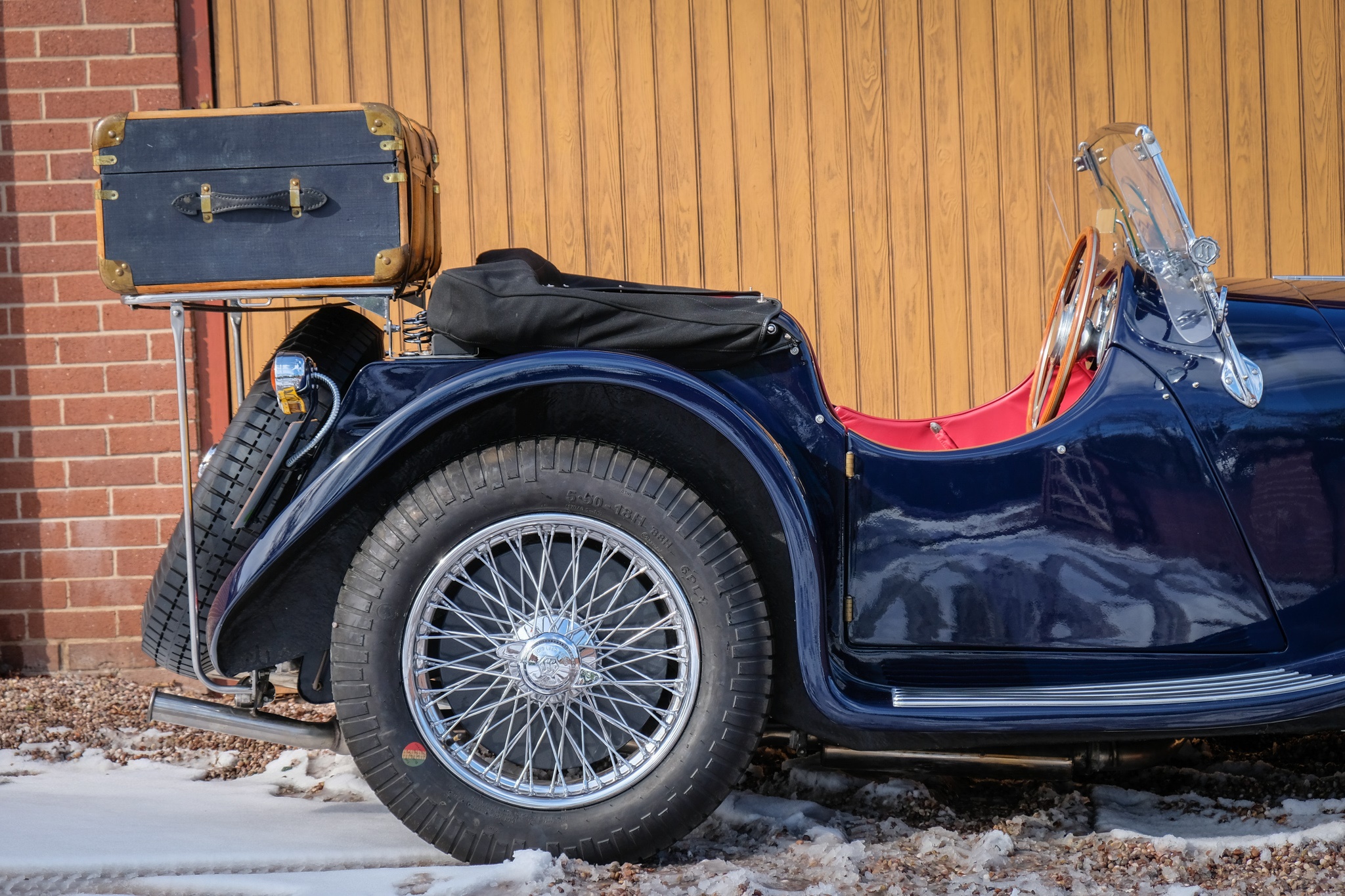 Lot 14 - 2011 Suffolk SS100