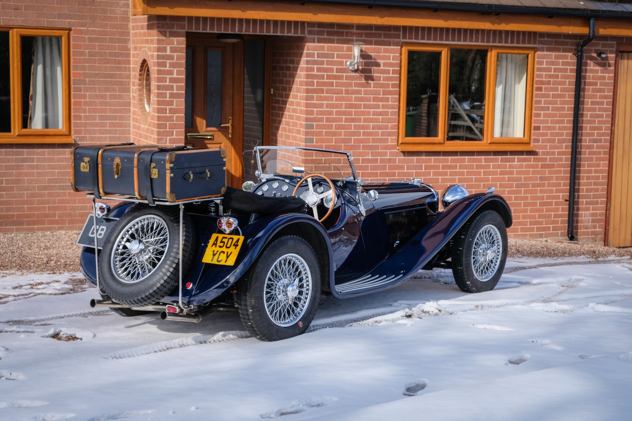 Lot 14 - 2011 Suffolk SS100