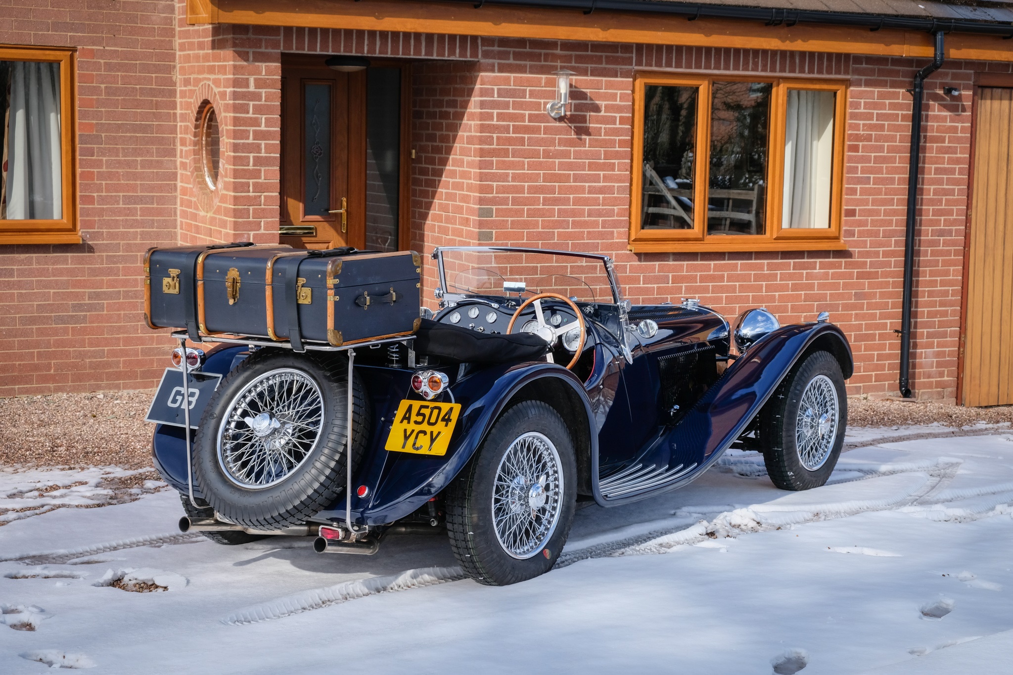 Lot 14 - 2011 Suffolk SS100