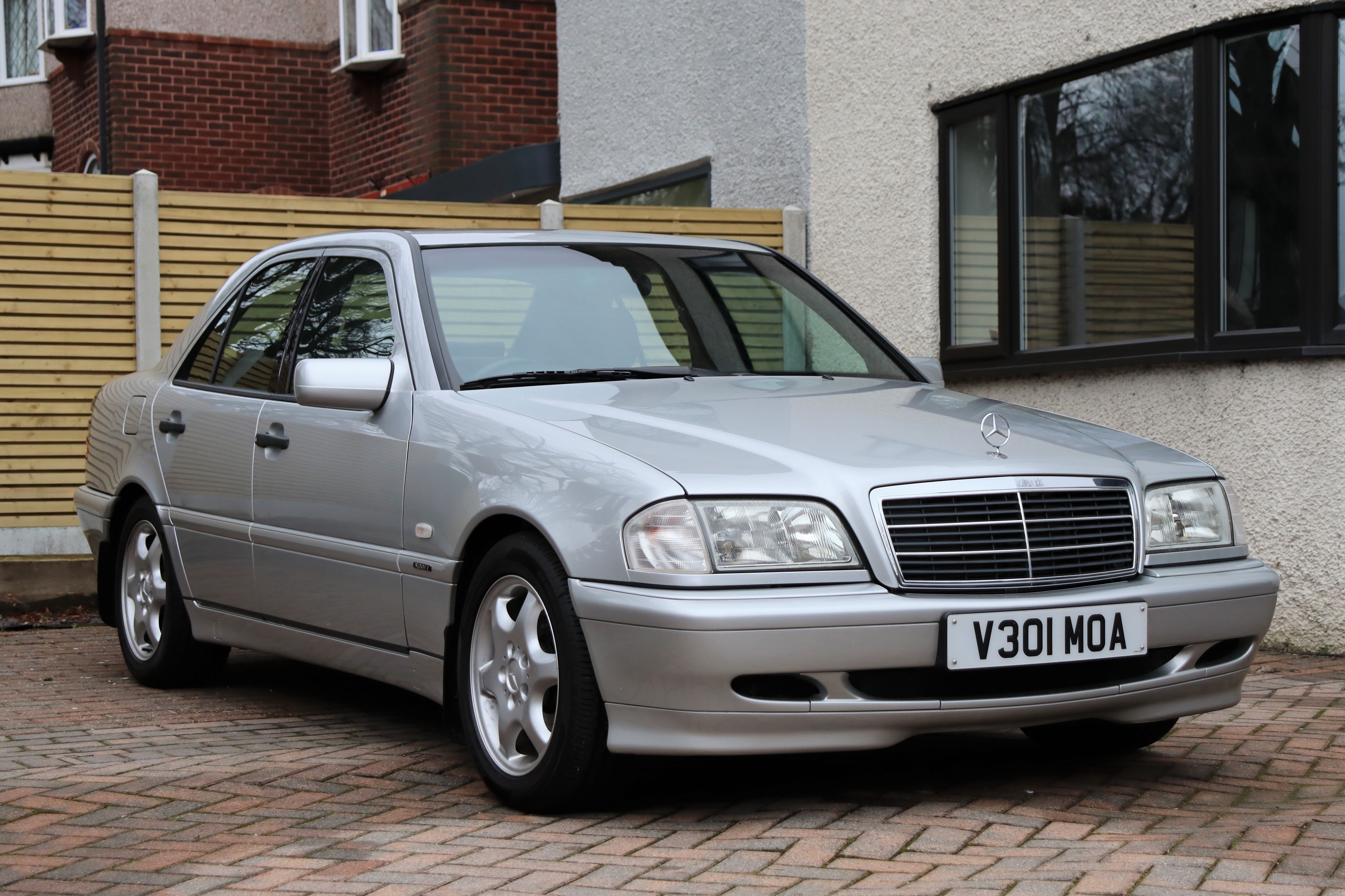 Lot 23 - 1999 Mercedes-Benz C220 CDI Sport