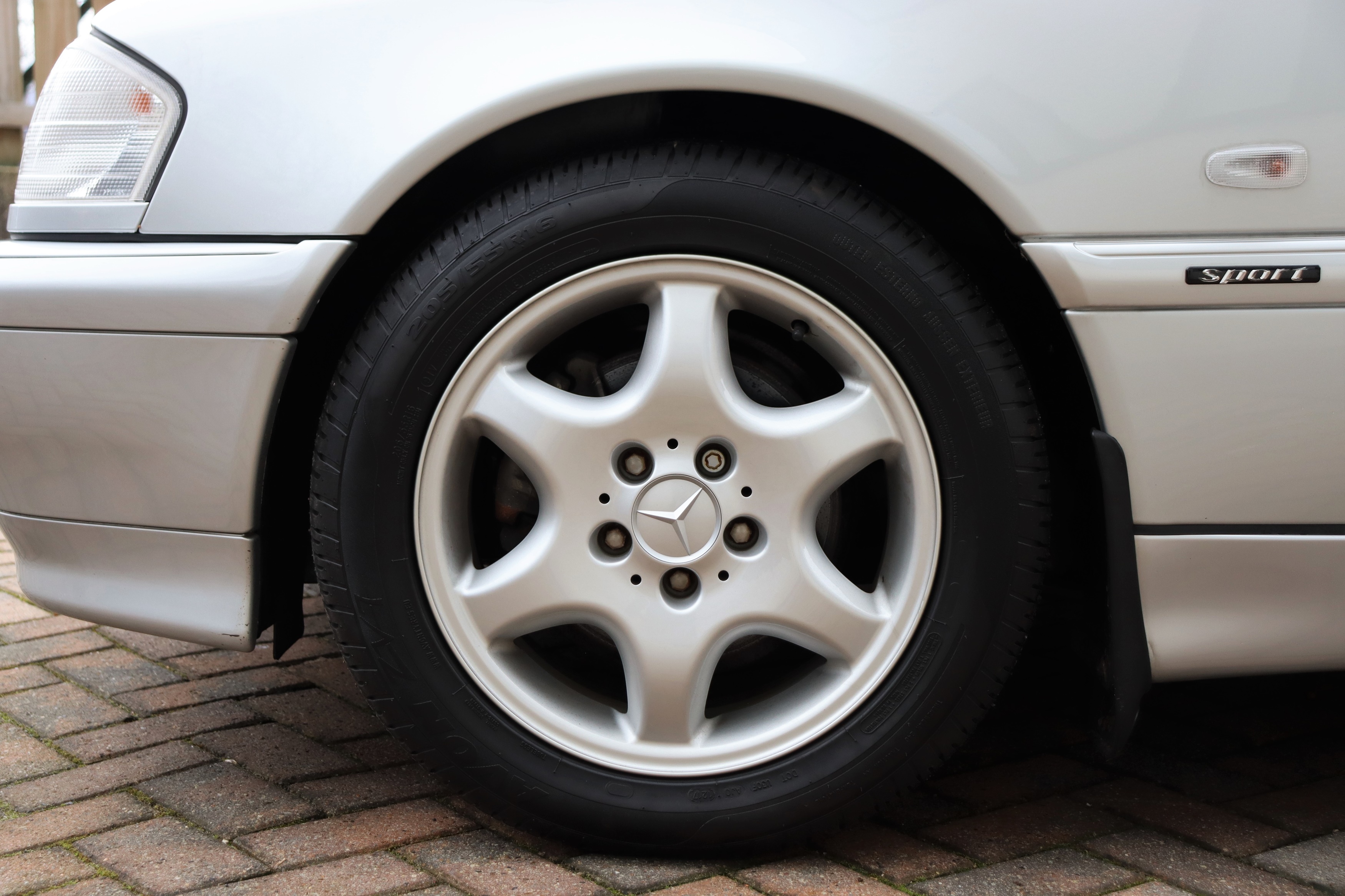 Lot 23 - 1999 Mercedes-Benz C220 CDI Sport