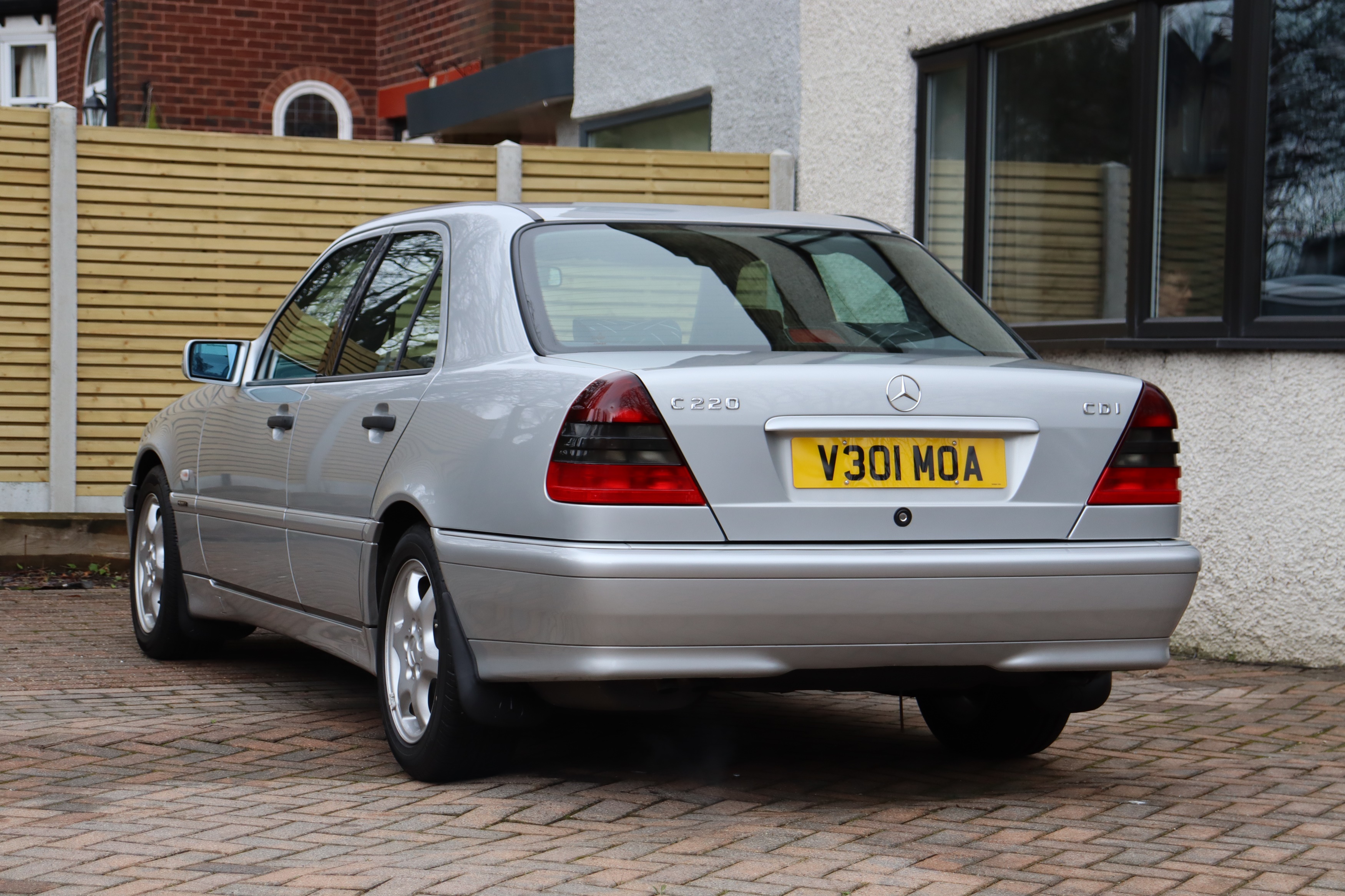 Lot 23 - 1999 Mercedes-Benz C220 CDI Sport