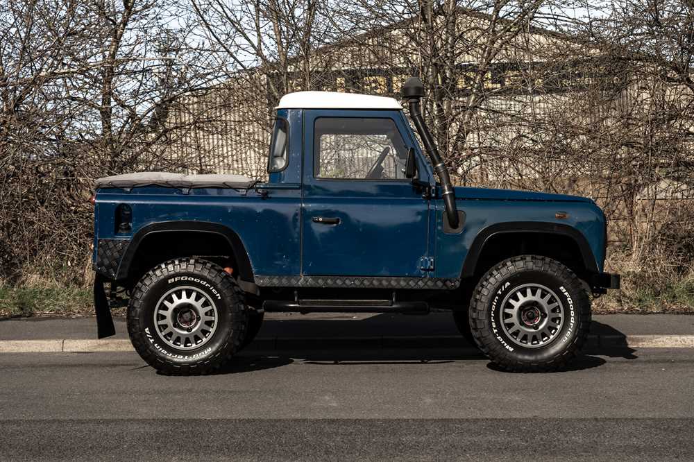 Lot 6 - 2003 Land Rover Defender 90 TD5