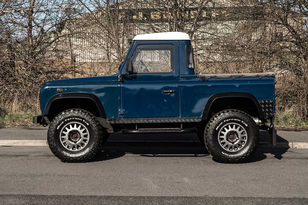 Lot 6 - 2003 Land Rover Defender 90 TD5