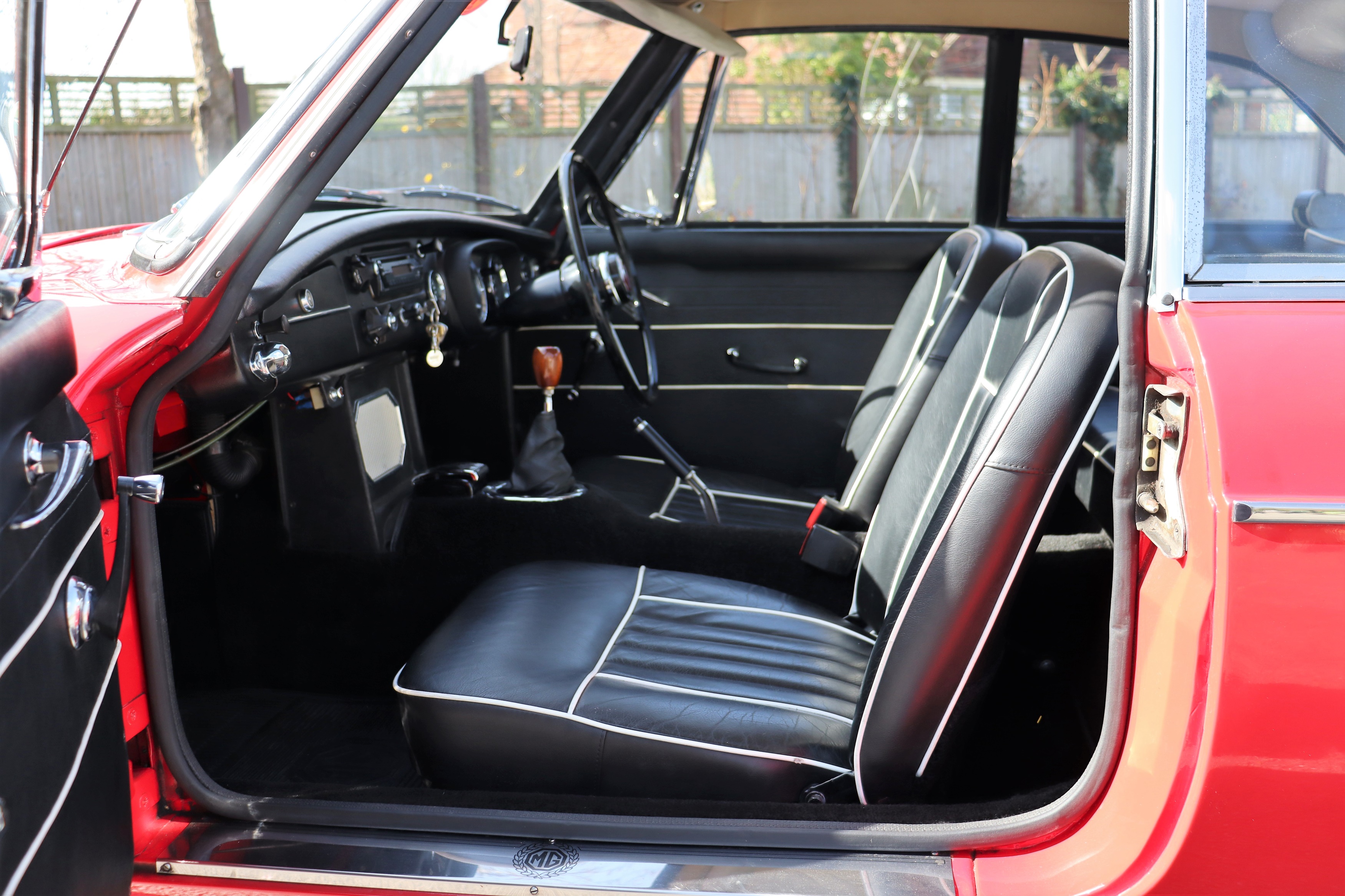 Lot 5 - 1967 MG B GT