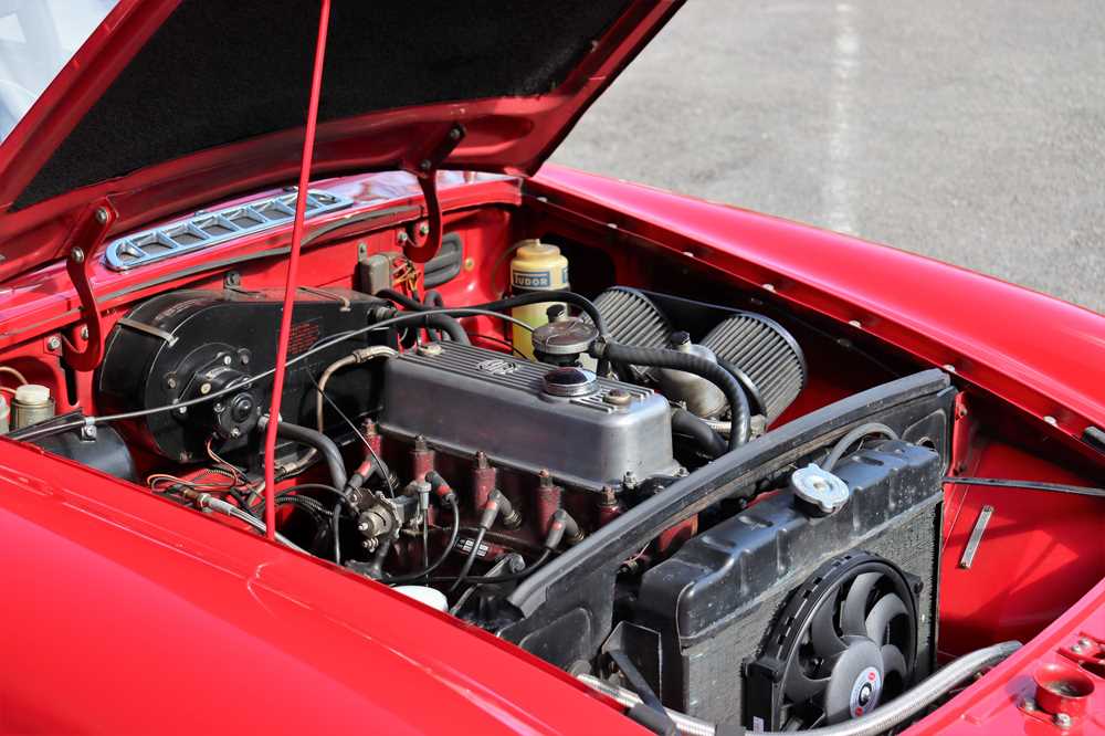 Lot 5 - 1967 MG B GT