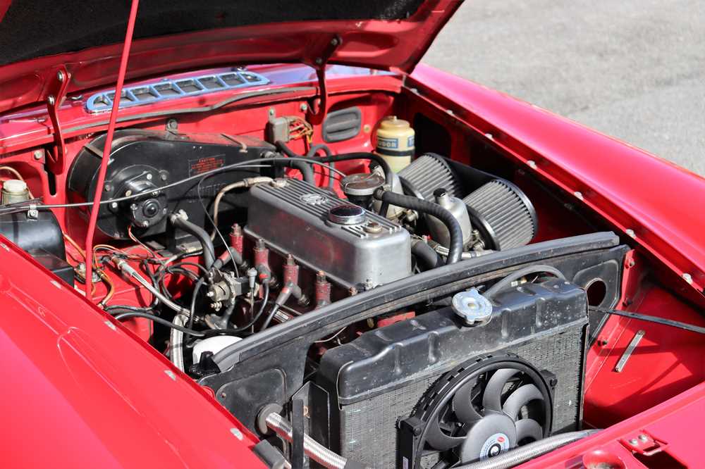 Lot 5 - 1967 MG B GT