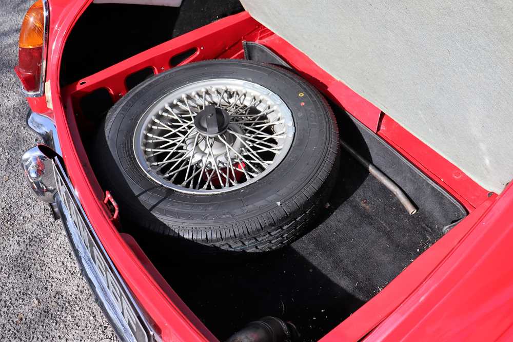 Lot 5 - 1967 MG B GT