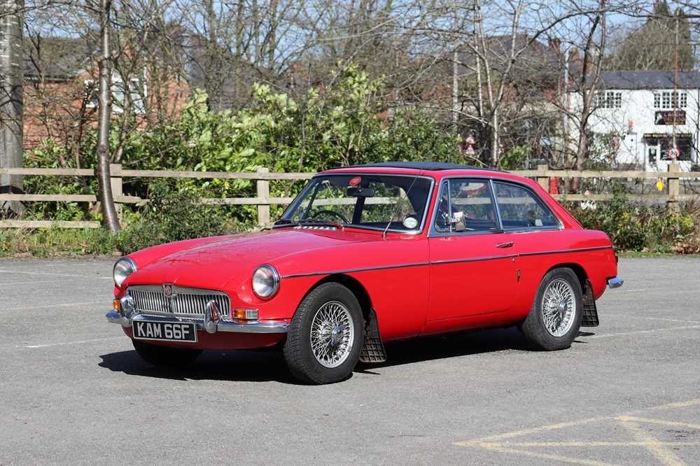 Lot 5 - 1967 MG B GT