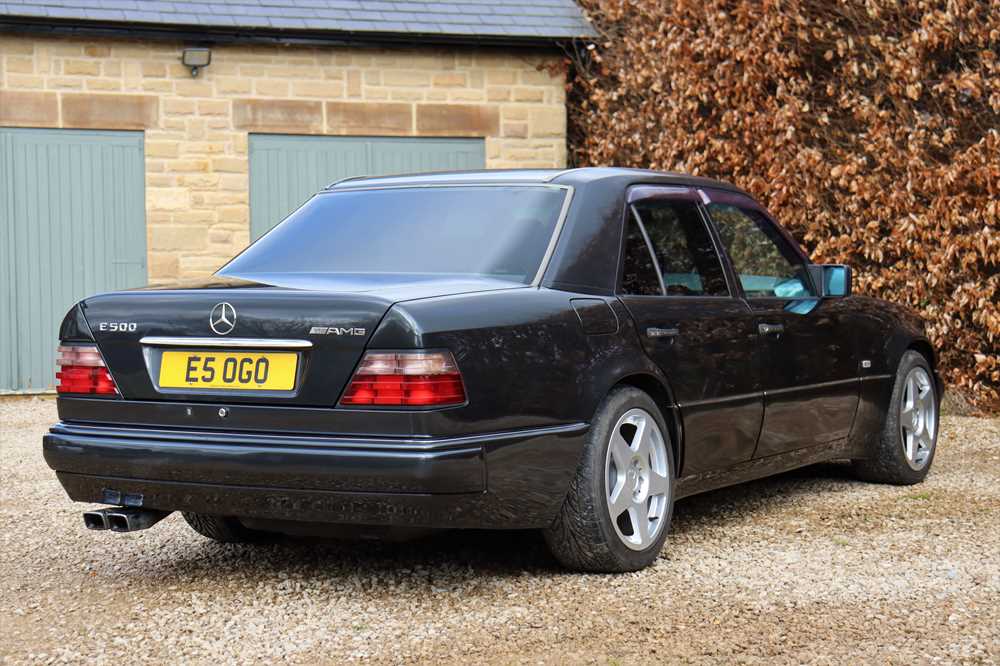 Lot 77 - 1993 Mercedes-Benz E500