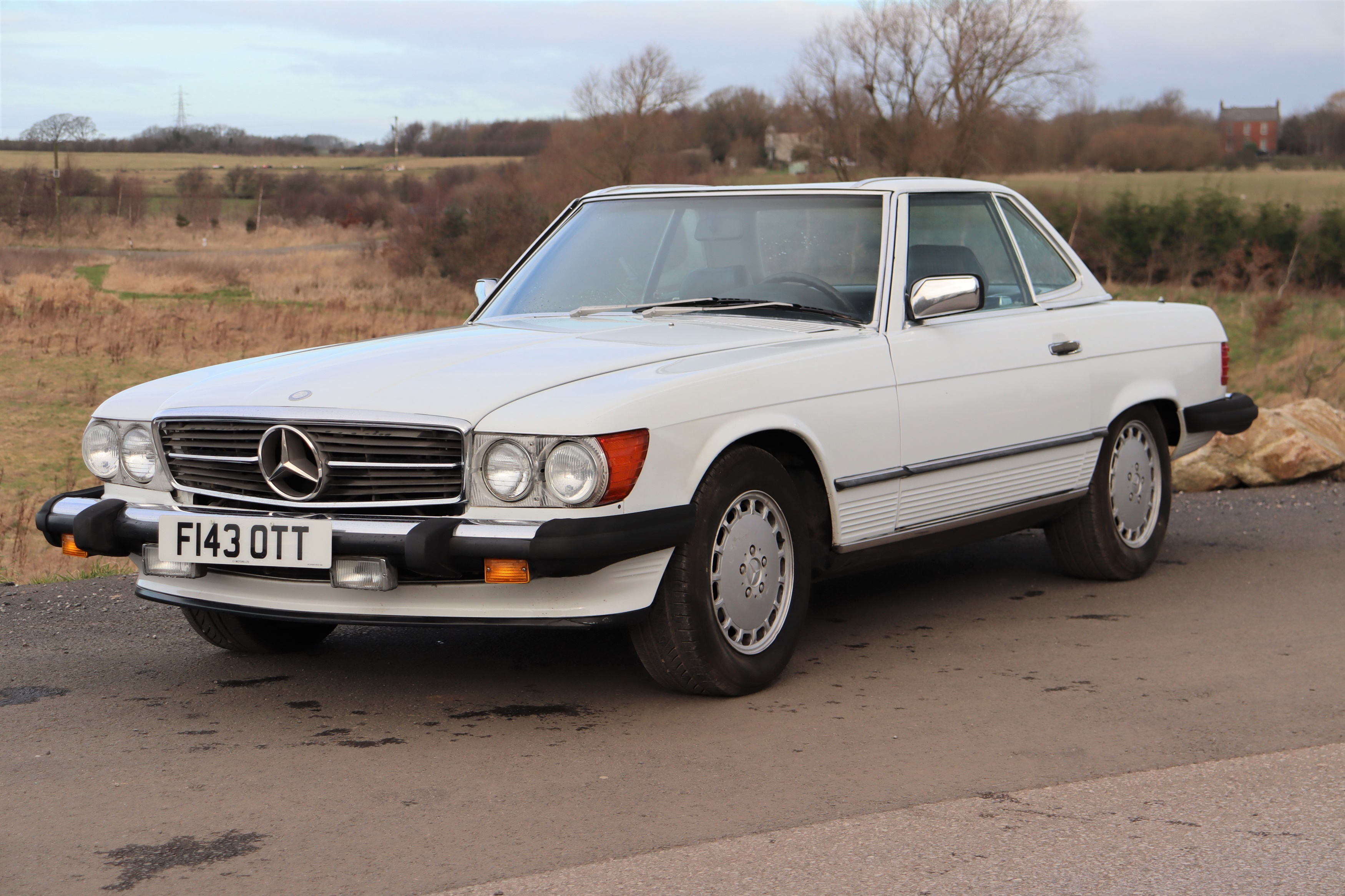Lot 66 - 1989 Mercedes-Benz 560 SL