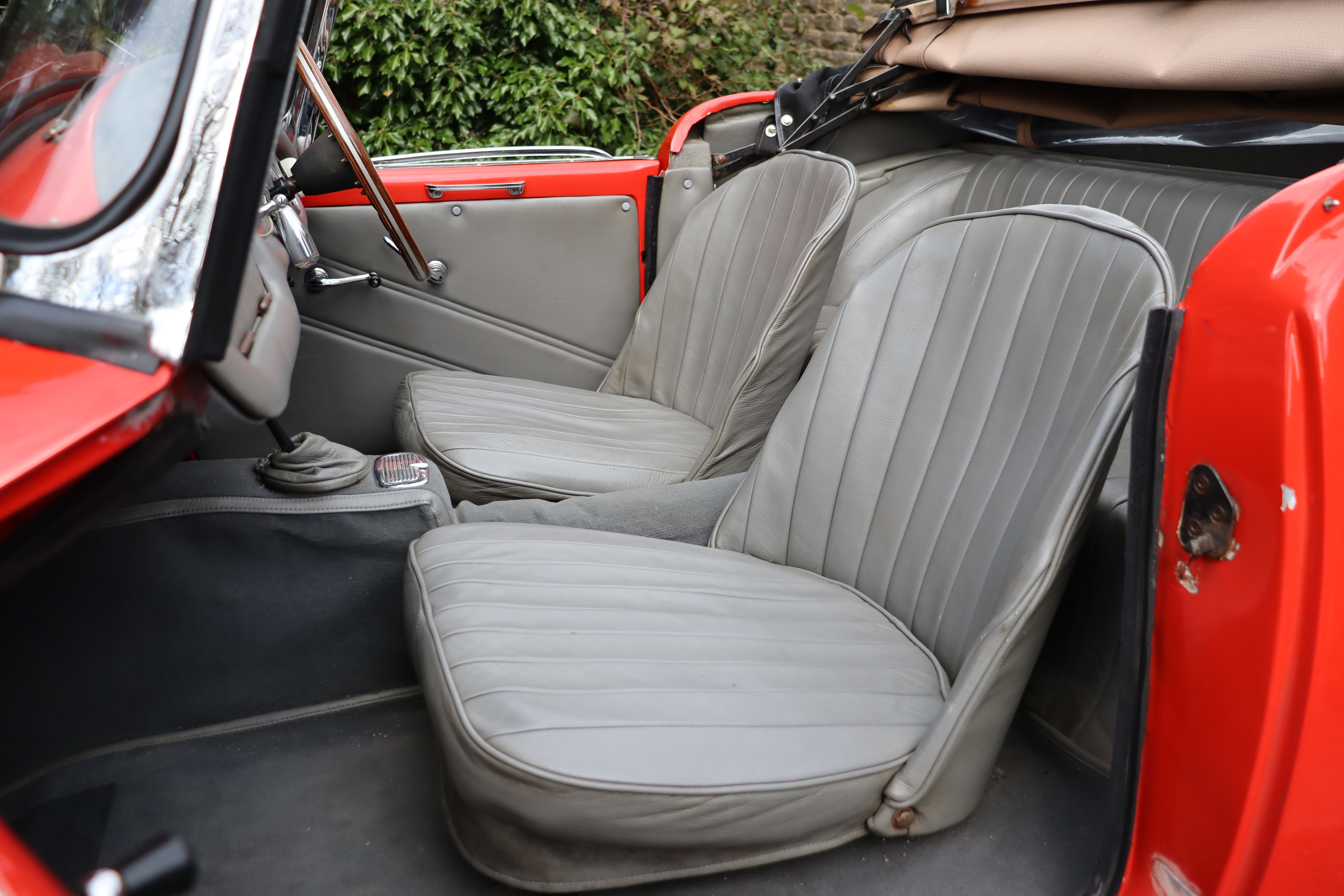 Lot 72 - 1960 Daimler SP250 Dart