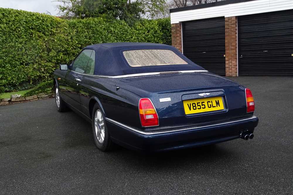 Lot 17 - 2000 Bentley Azure