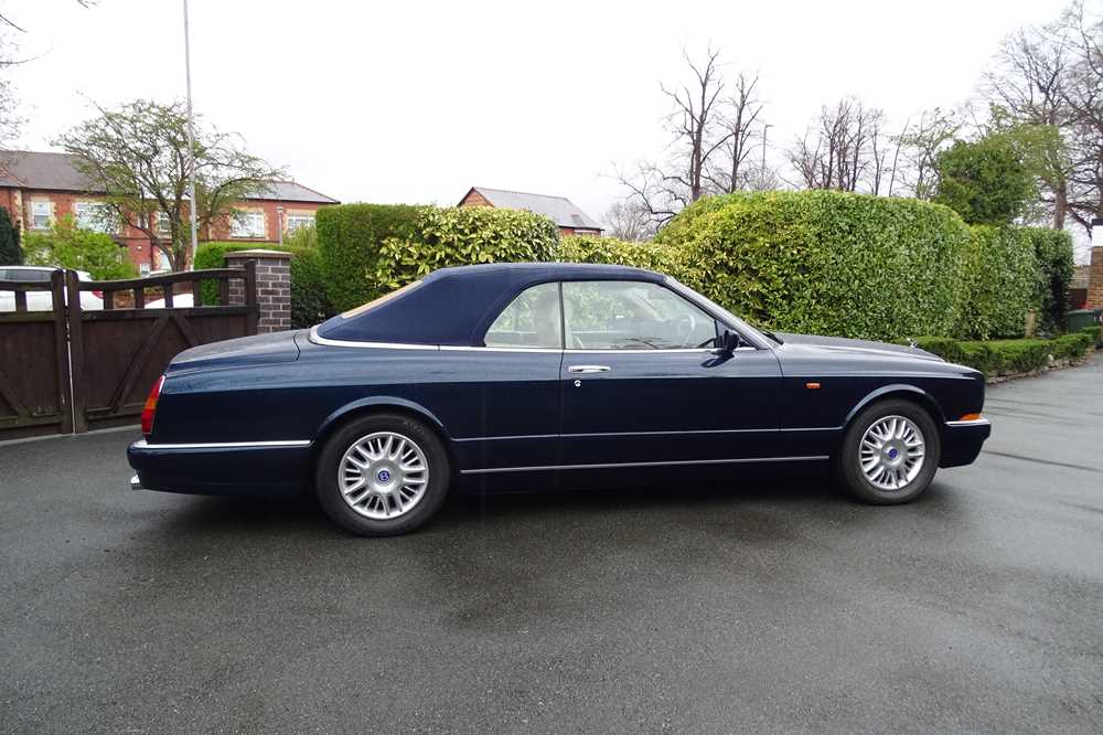 Lot 17 - 2000 Bentley Azure
