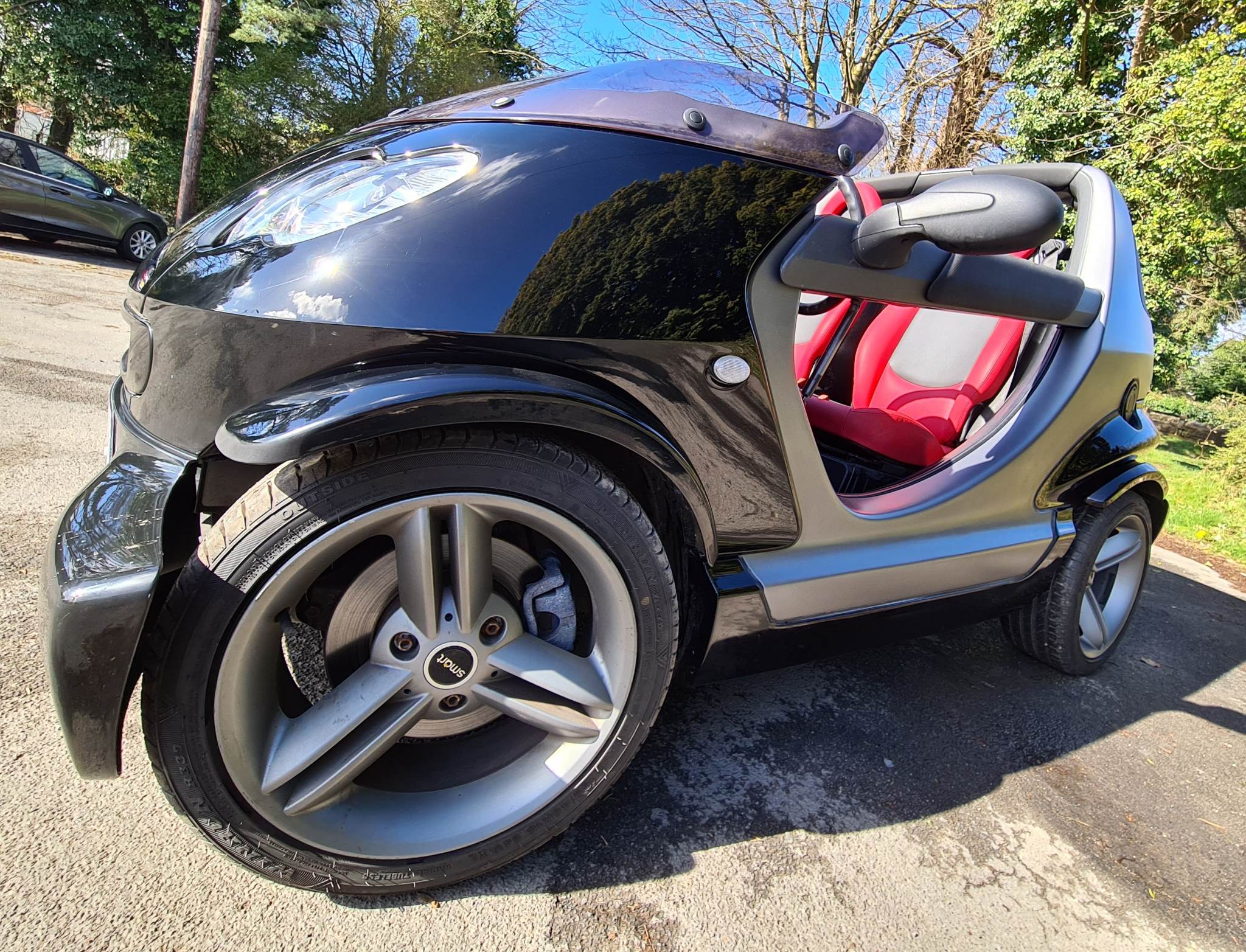 Lot 100 - 2003 Smart Crossblade