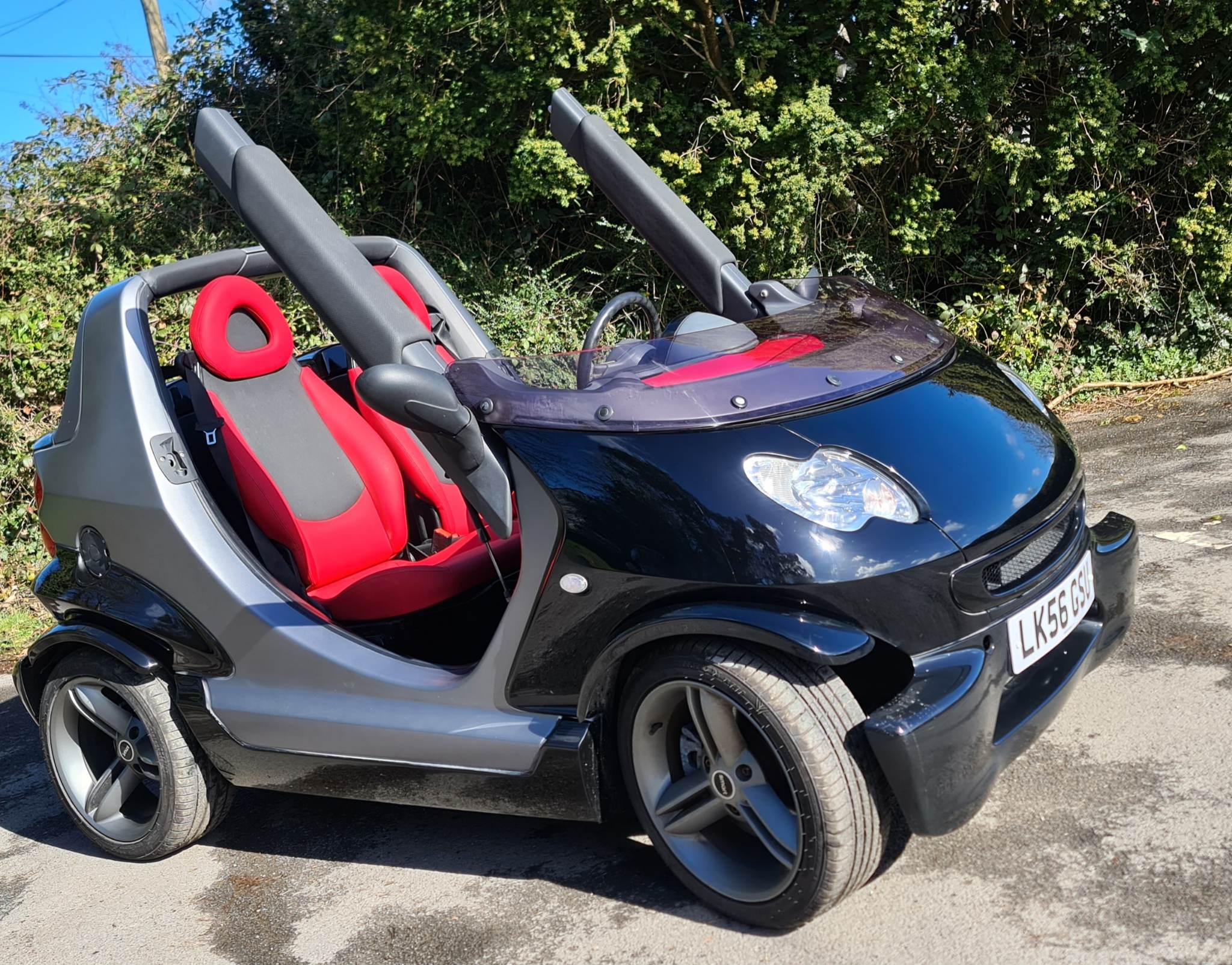 Lot 100 - 2003 Smart Crossblade