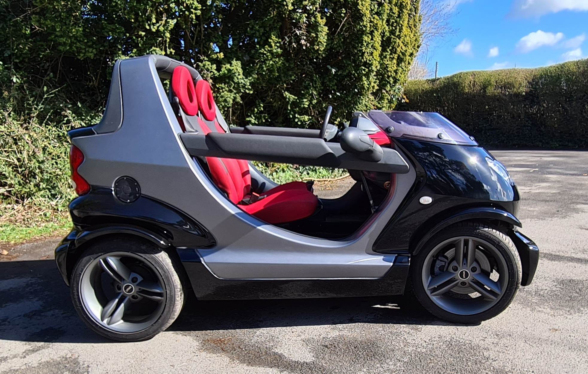 Lot 100 - 2003 Smart Crossblade