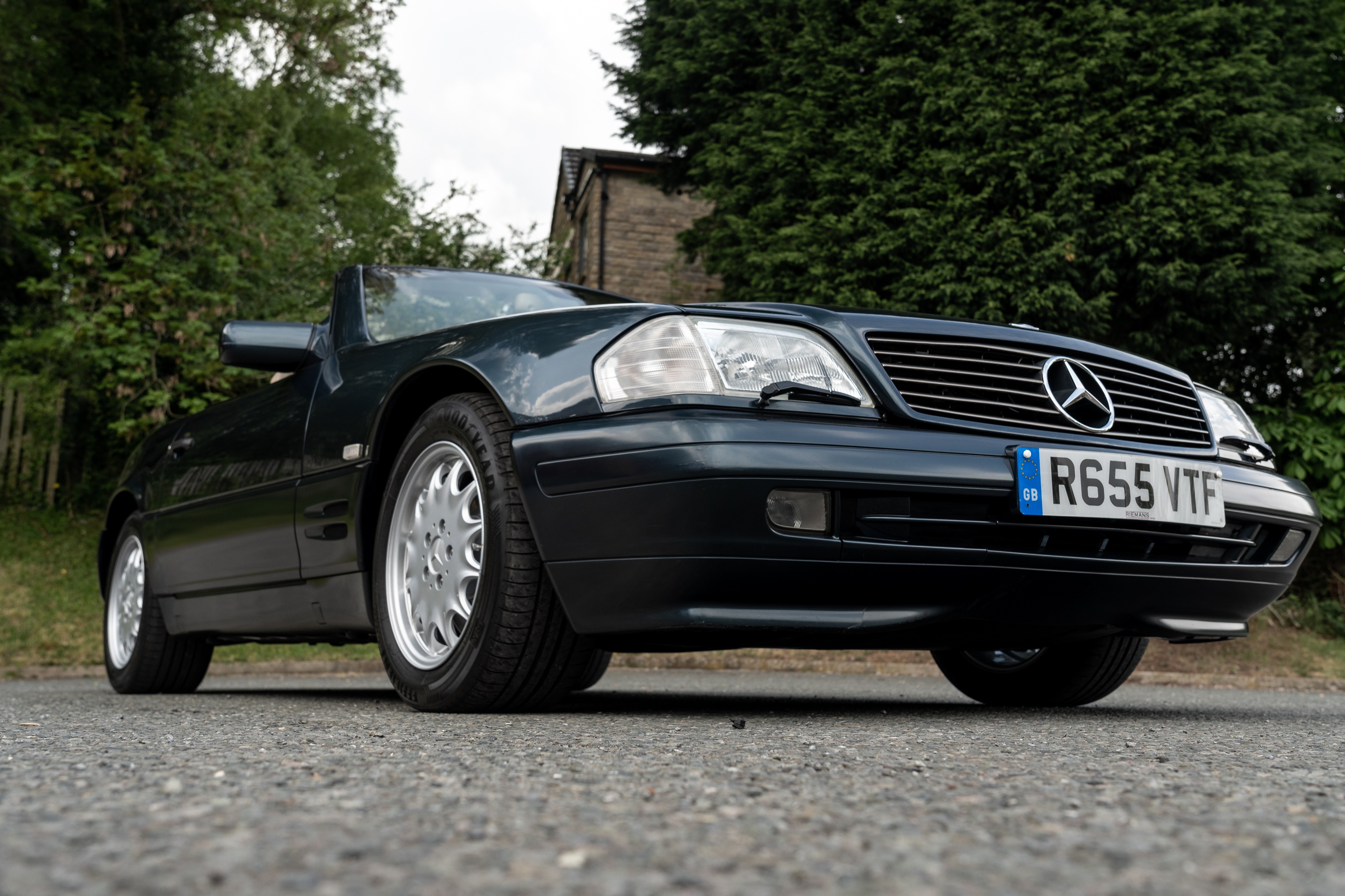 Lot 10 - 1998 Mercedes-Benz SL 500
