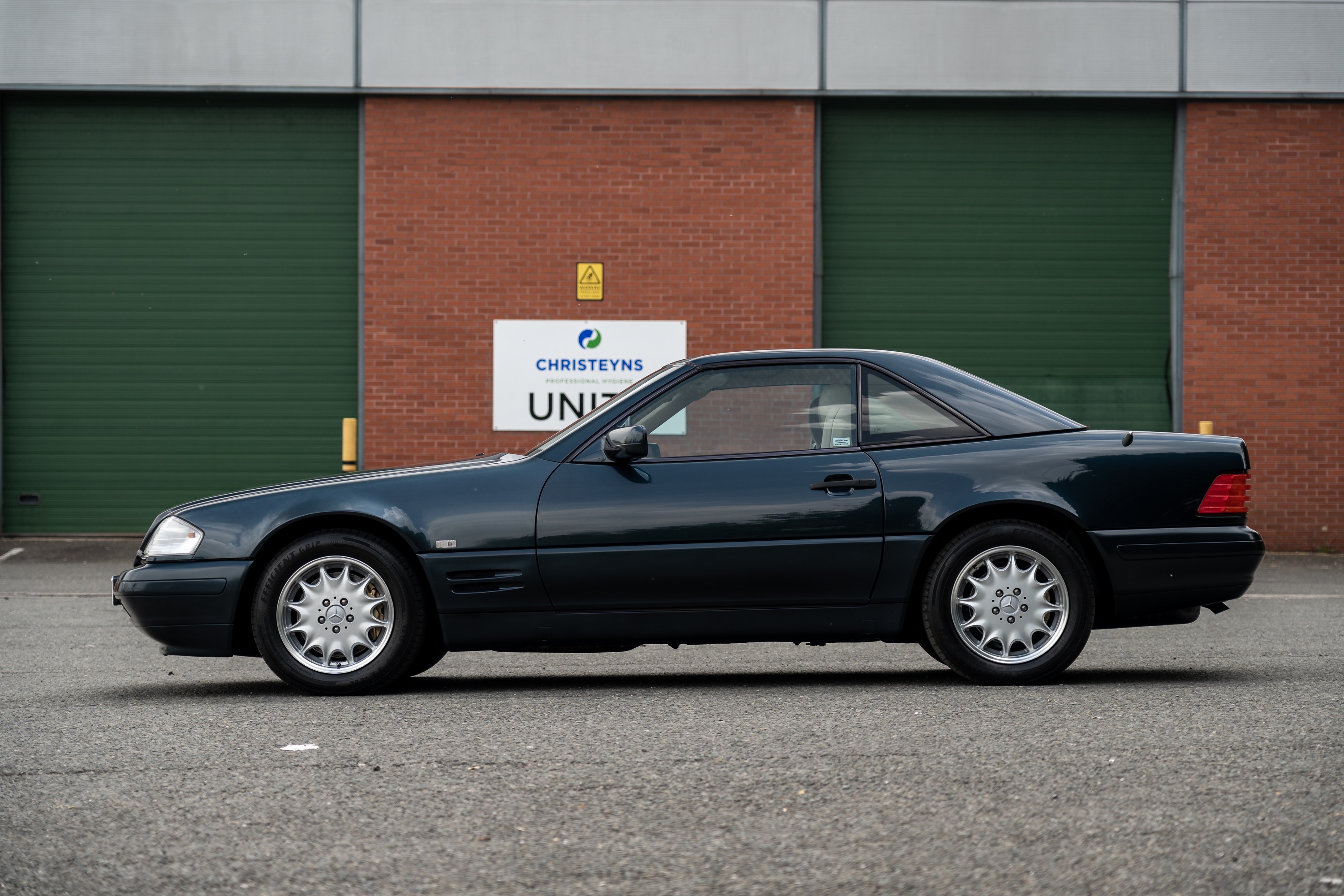 Lot 10 - 1998 Mercedes-Benz SL 500