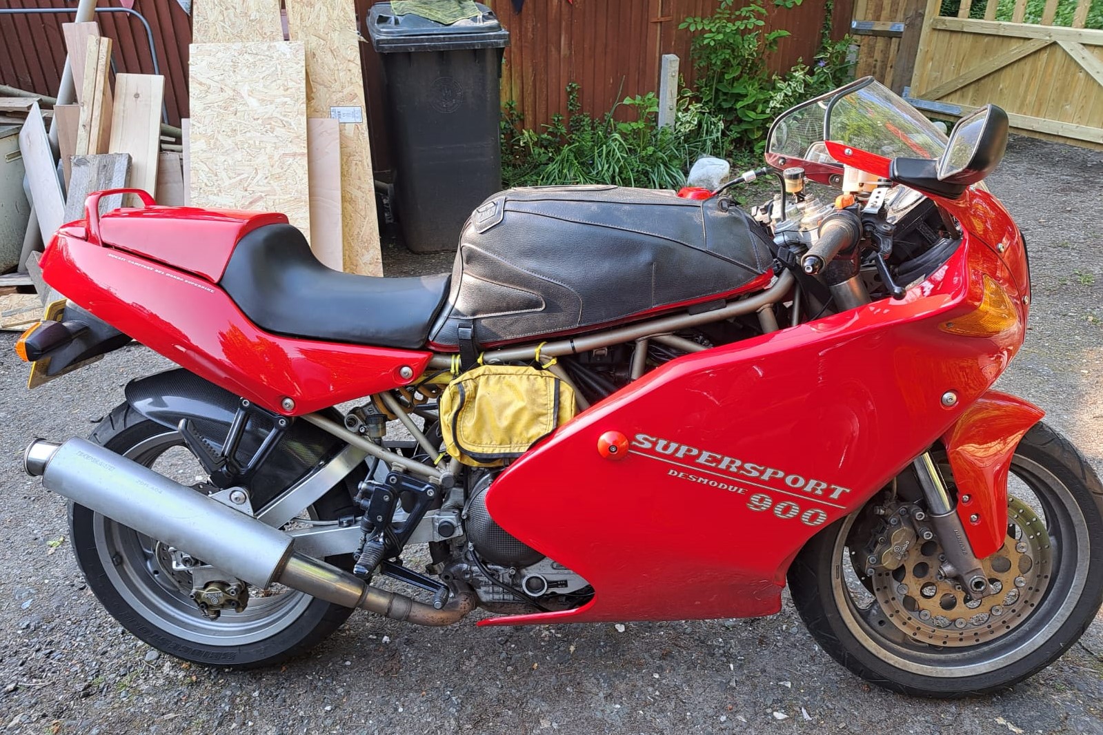 Lot 105 - 1996 Ducati 900SS