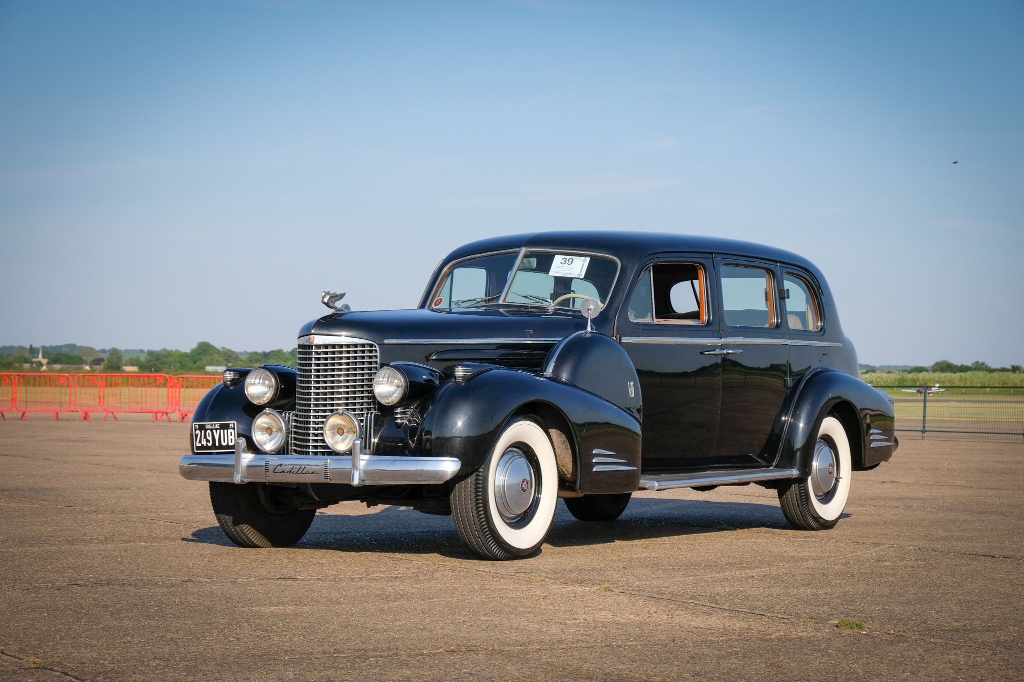 Lot 39 - 1939 Cadillac Series 90 V-16 Seven-Passenger