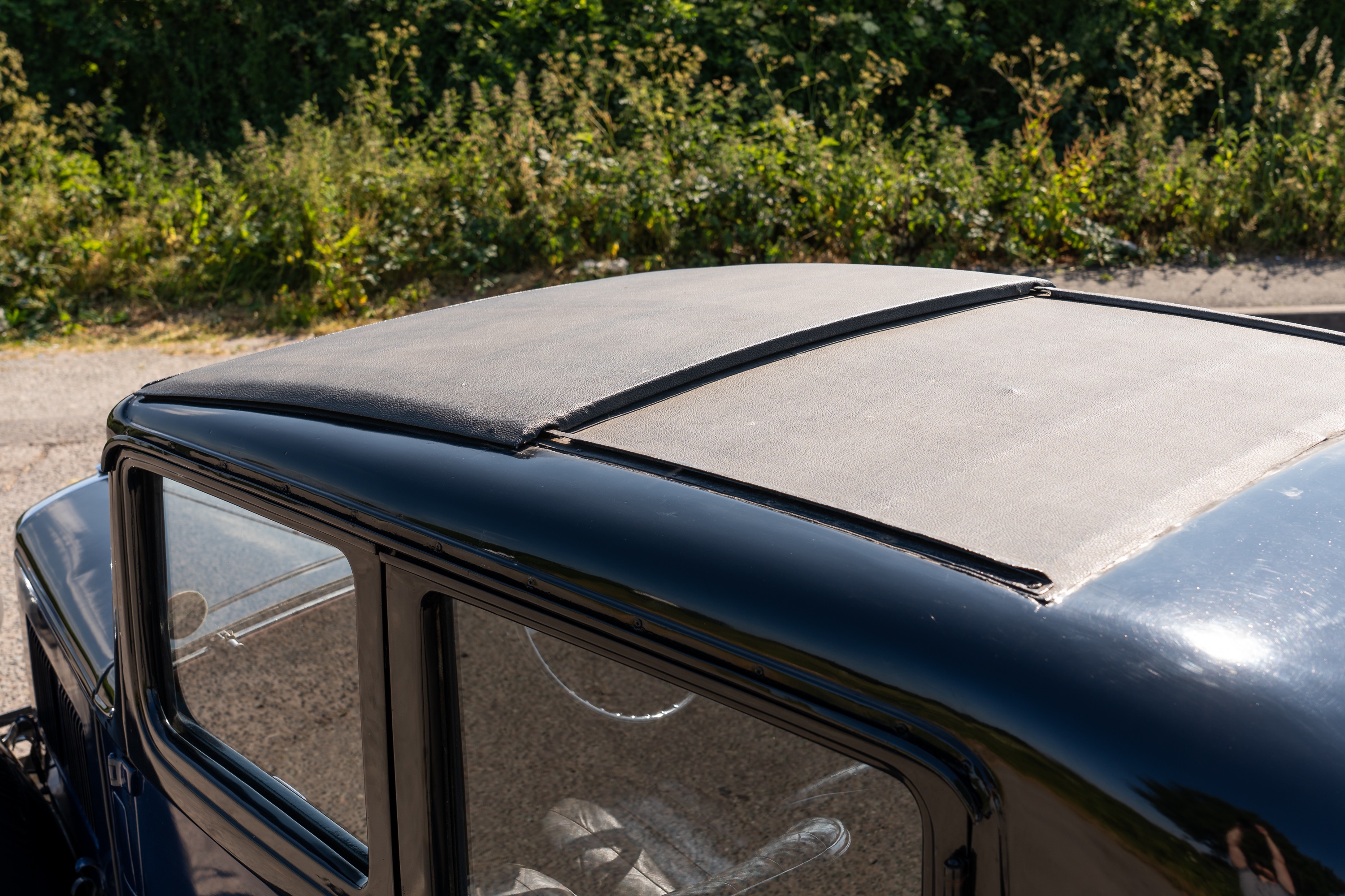 Lot 6 - 1933 Austin 10 Saloon